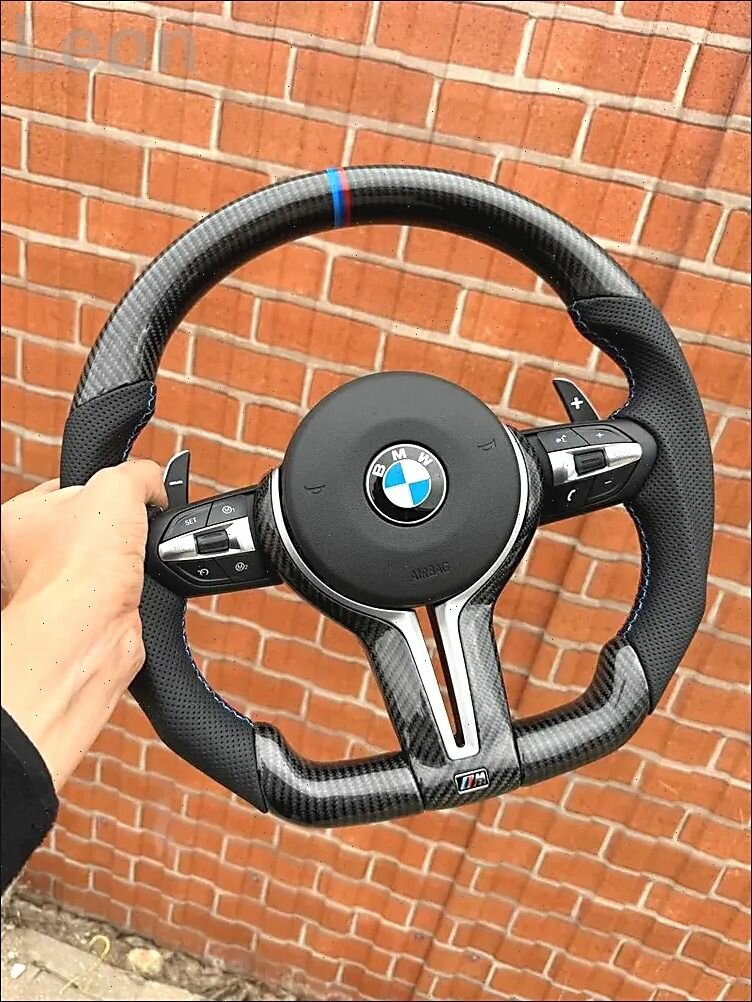 Подходит для BMW M5 F10 F10 F11 F18 F06 F12 F13 F01 F02 F03 F10 F90 F06 F12 F13 F91 F92 Рулевое колесо в сборе из углеродного волокна с подушкой безопасности.