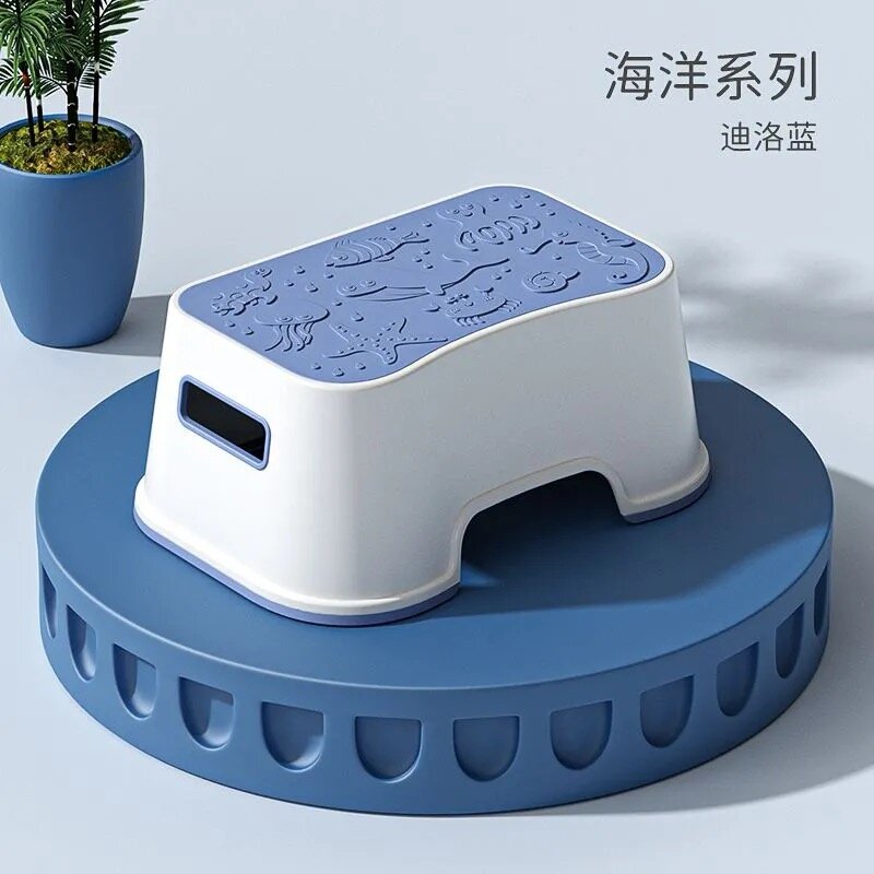 Детские табуретки, подставки для ног, стульчики для кормления