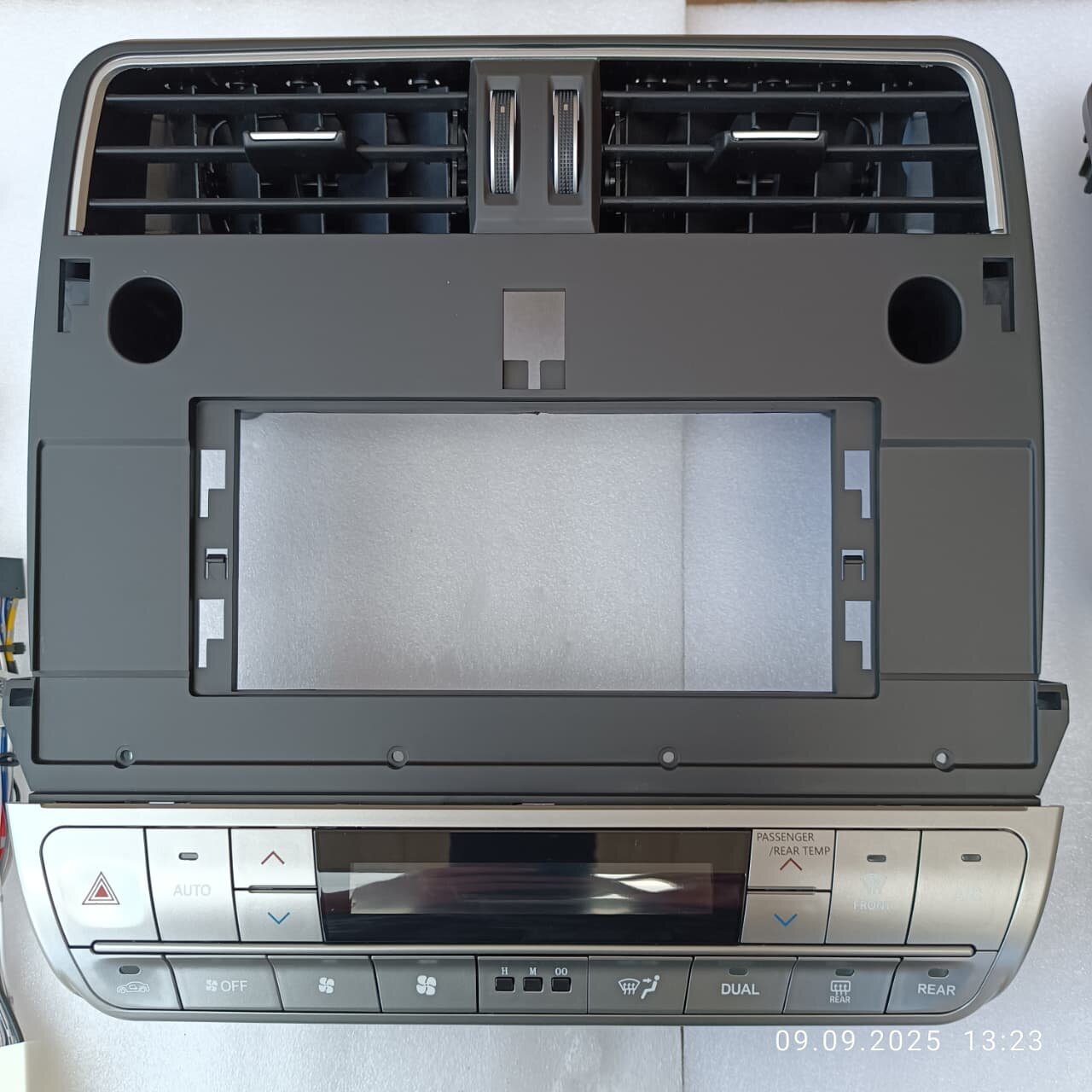 Установочный комплект TOYOTA Land Cruiser Prado 150 2009-2020, рамка + проводка KB-KP-T1240FW