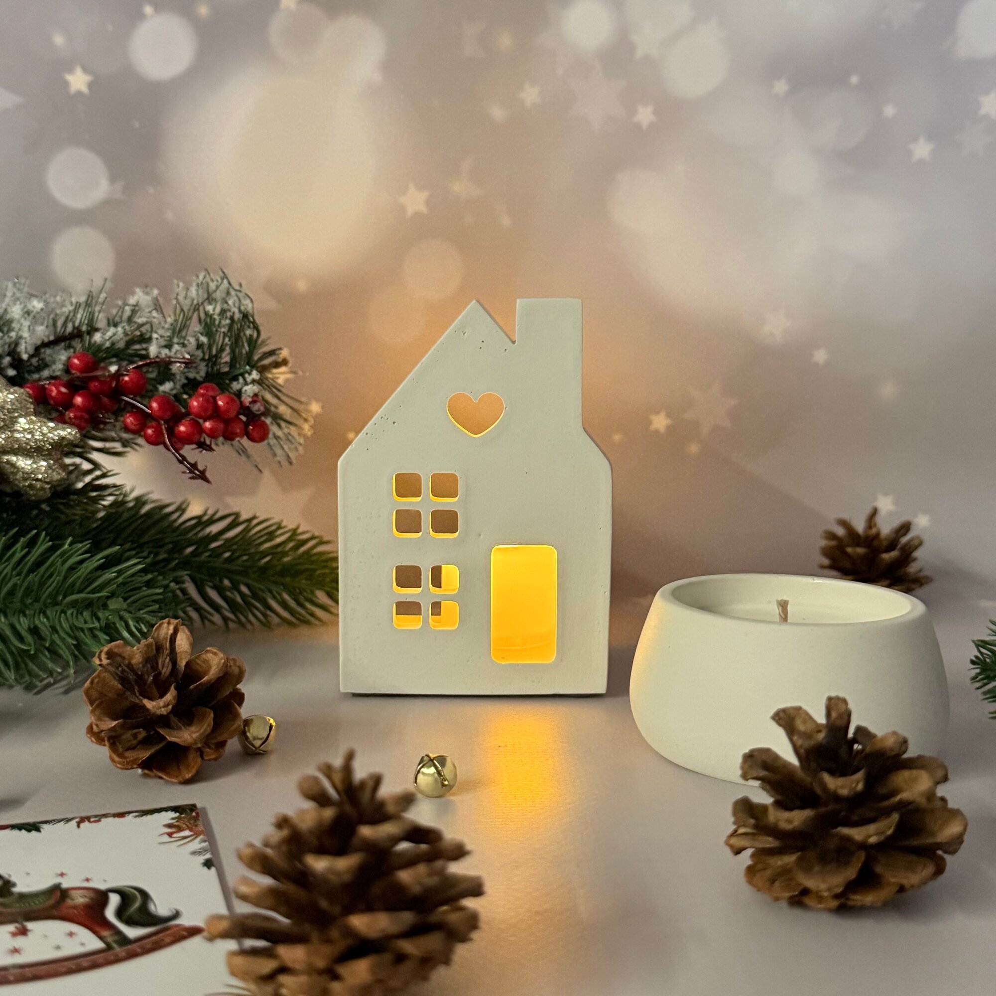 Подарочный набор "Семейный очаг" белый: свеча 100 мл и декоративный домик