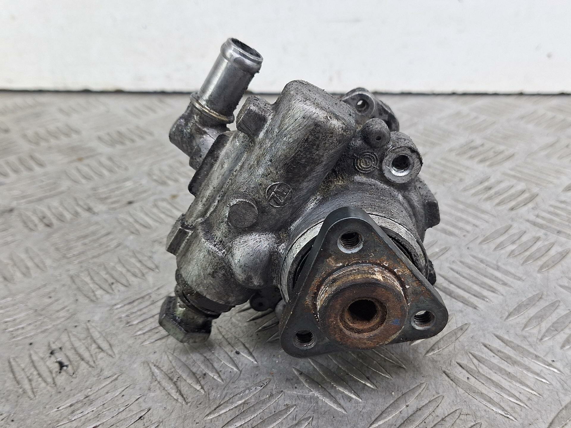 Насос гидроусилителя руля Audi A6 C5 рест. (2001 - 2005) 4B0145156