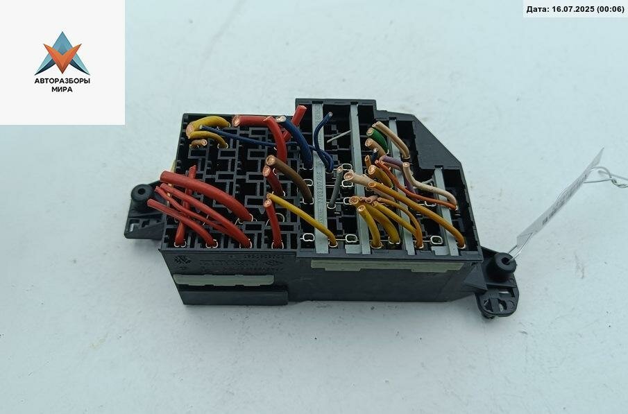 Блок предохранителей Dacia (Renault) Logan 2006 7703297597