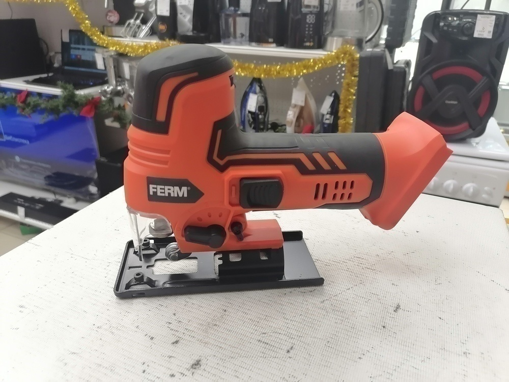 Лобзик аккумуляторный FERM JSM1040 20В Li-lon без АКБ и ЗУ, Б\У, уценка.