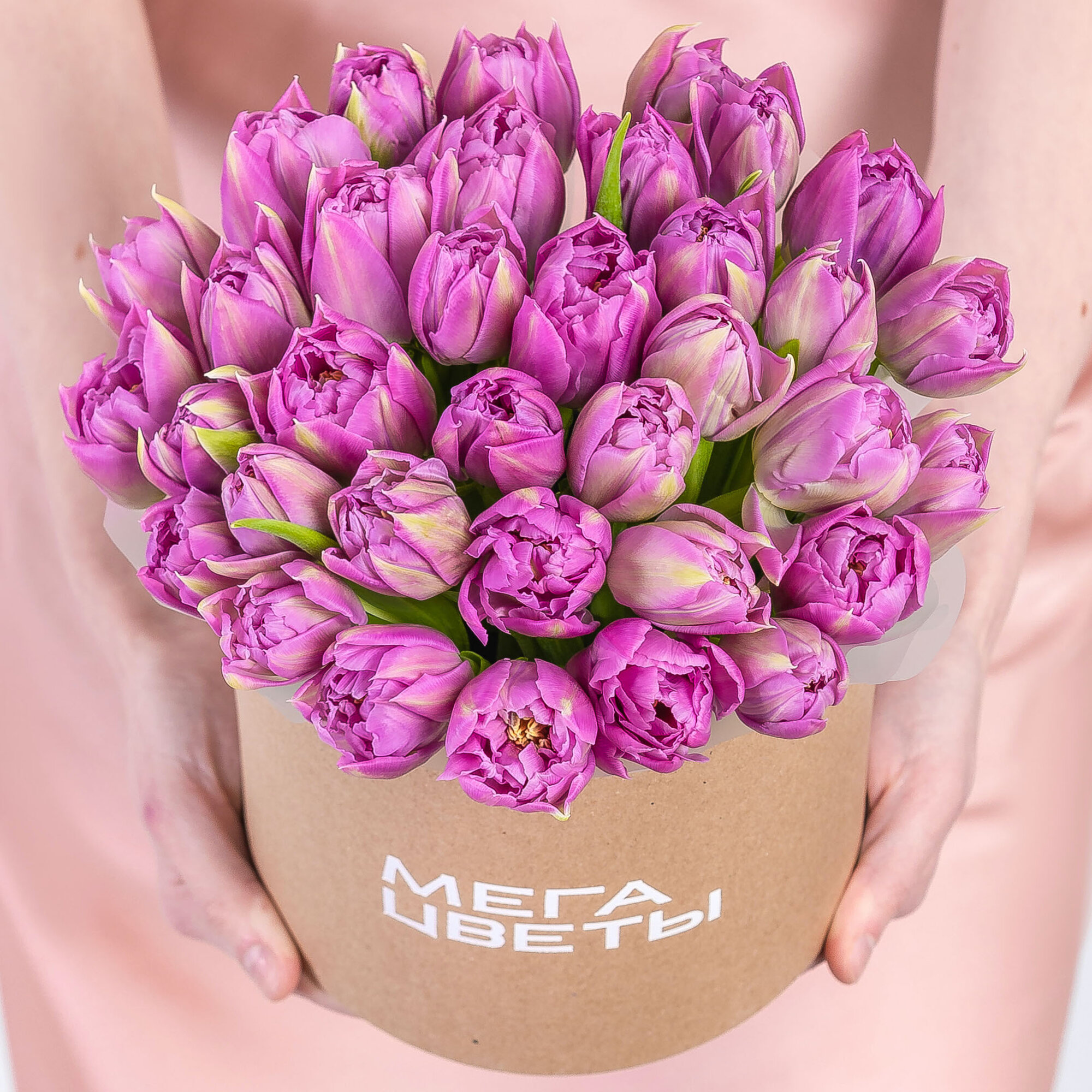 Букет Мегацвет24 "Дабл Прайс", 35 тюльпанов, в коробке, сиреневые