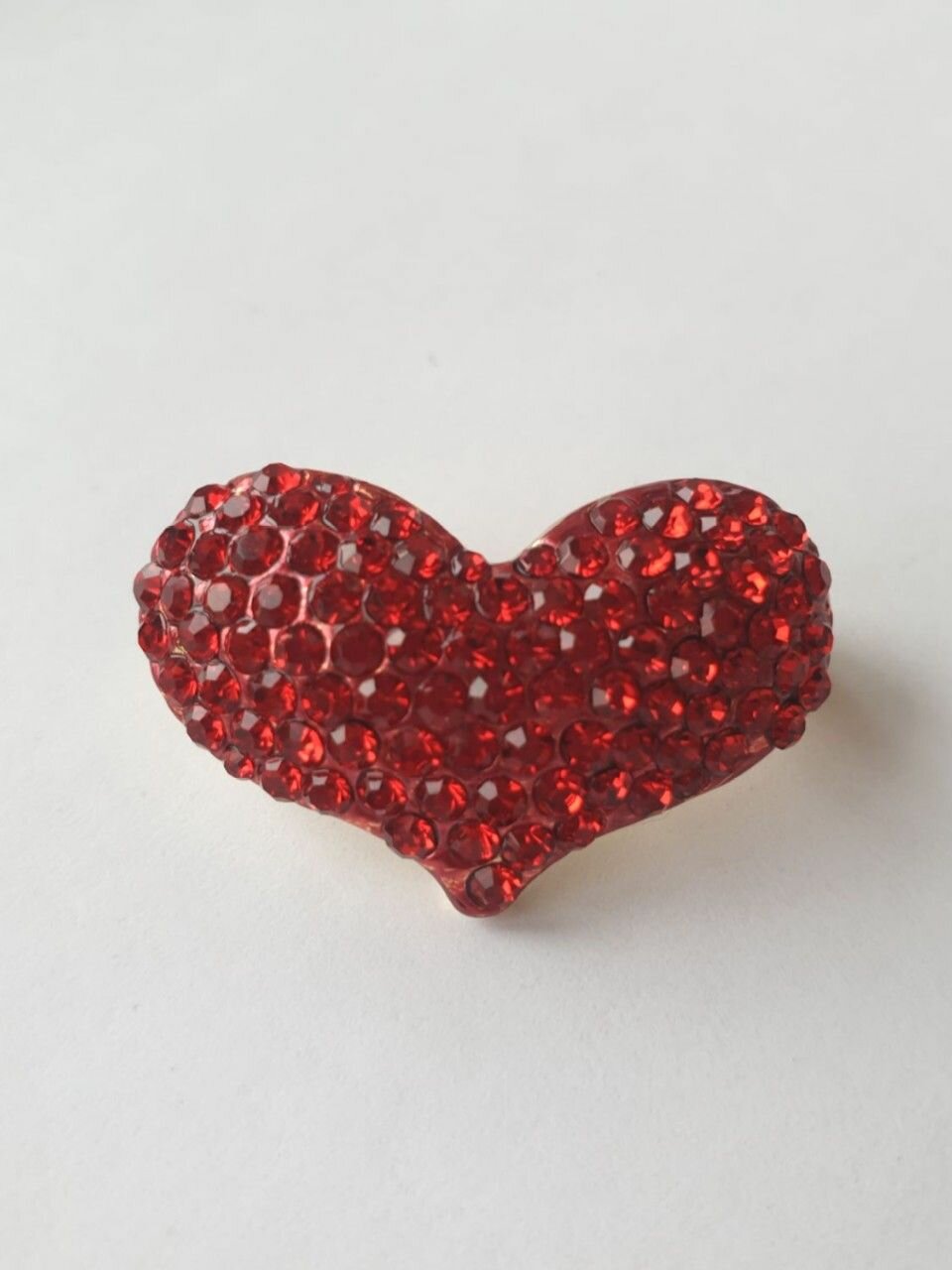 Брошь, стразы