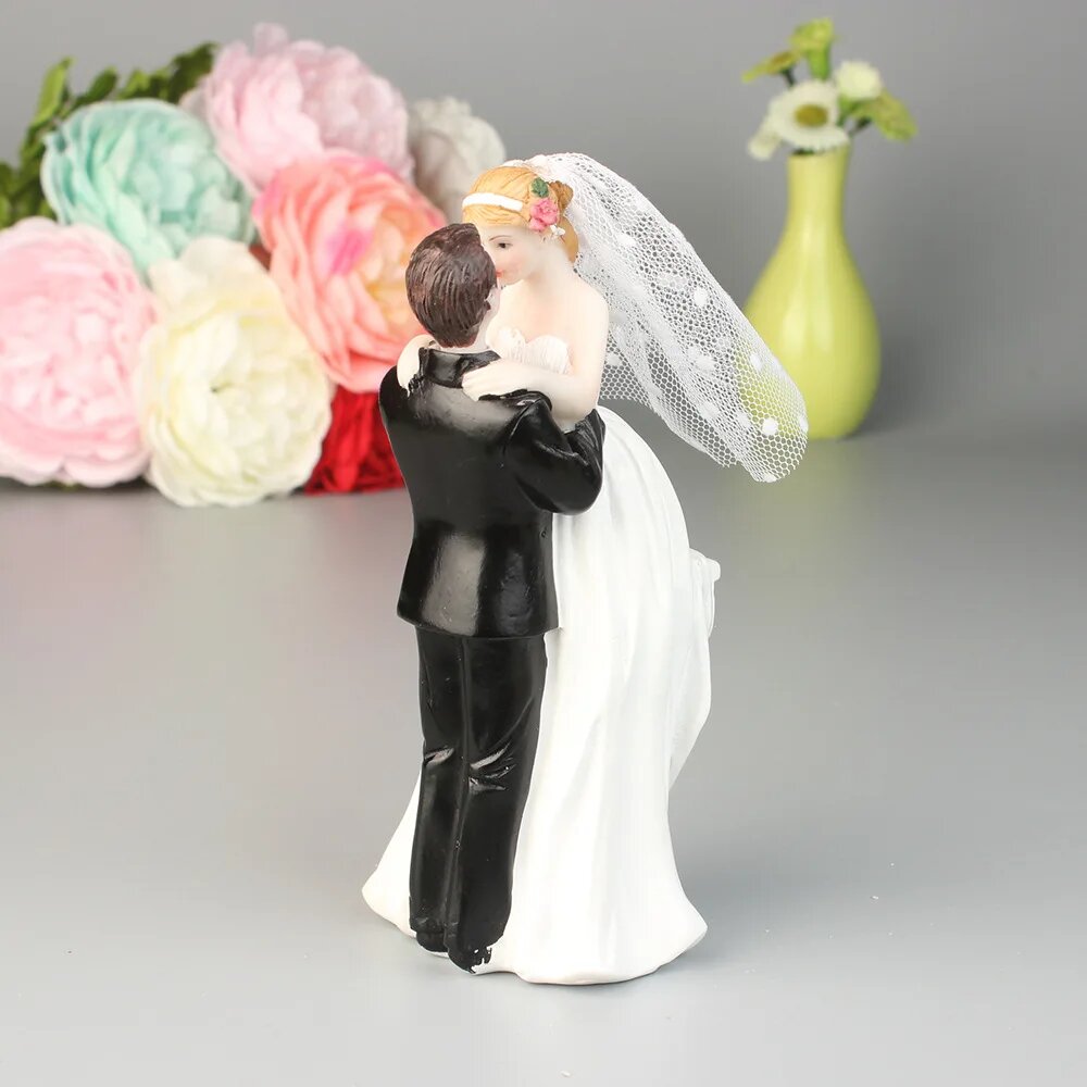 Резиновые фигурки жениха и невесты для торта