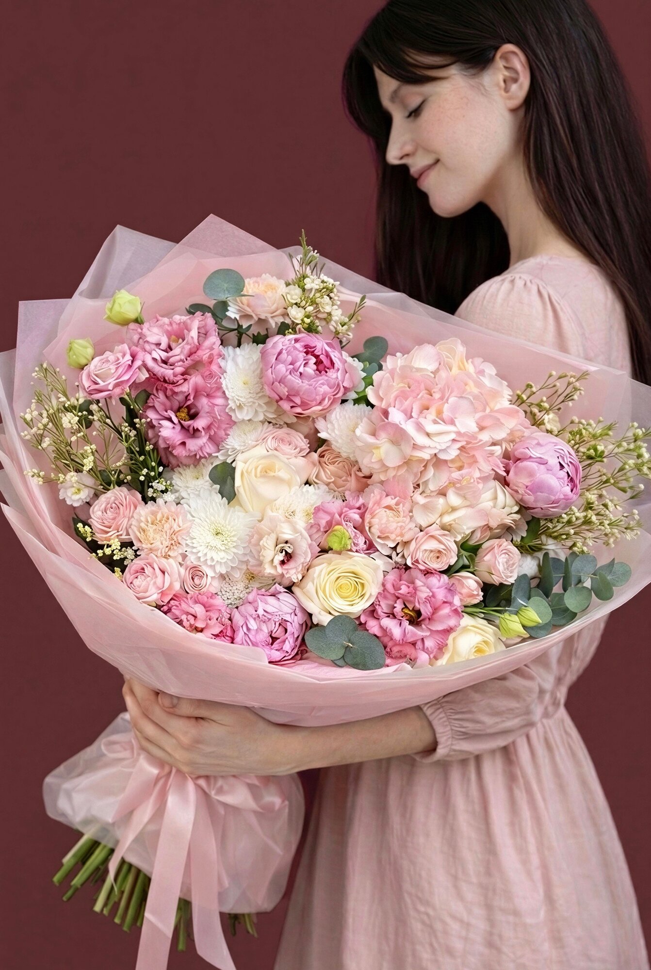 Сборный букет "Искристый Миг" с пионами, хризантемой и кустовой розой