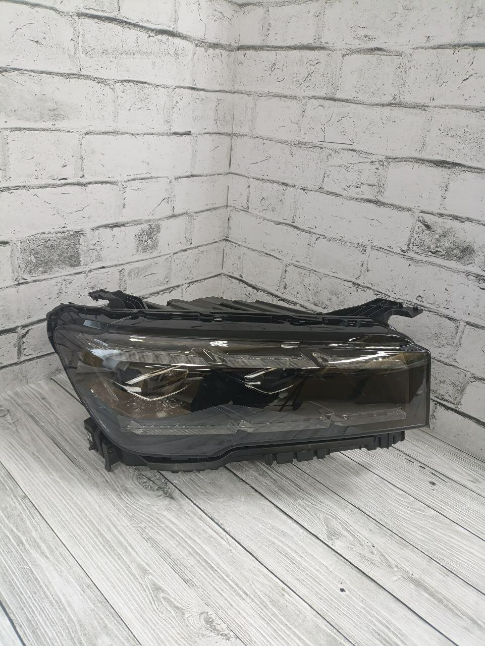 Правая фара Geely Monjaro / KX11 / LED