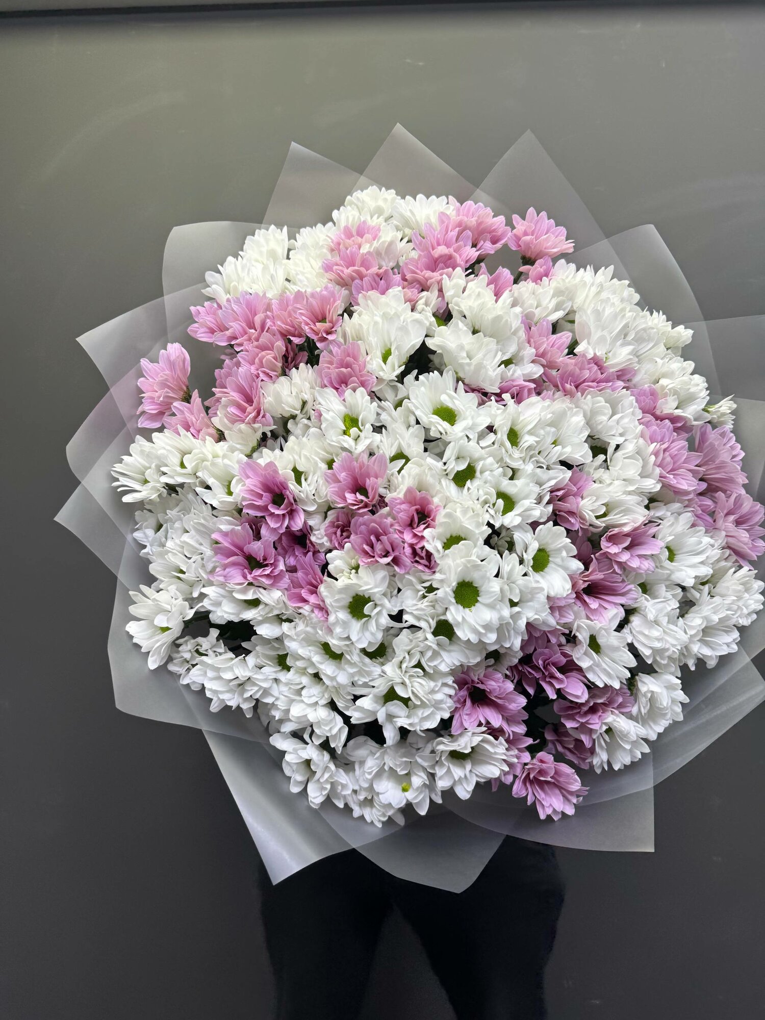 Букет Flower Delivery Moscow "Хризантемы микс", 25 шт, на стеблях