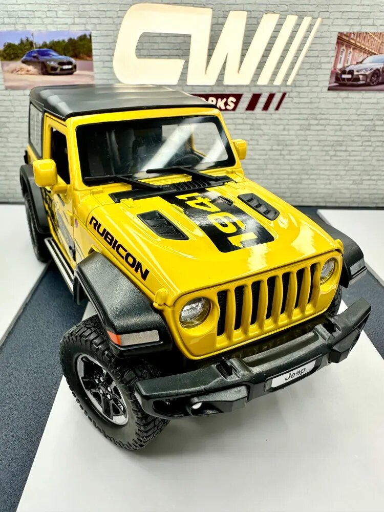 Jeep Rubicon Машинка SS Желтый 1/24 Игрушечная модель со световыми и звуковыми эффектами, открывающиеся двери, капот и багажник