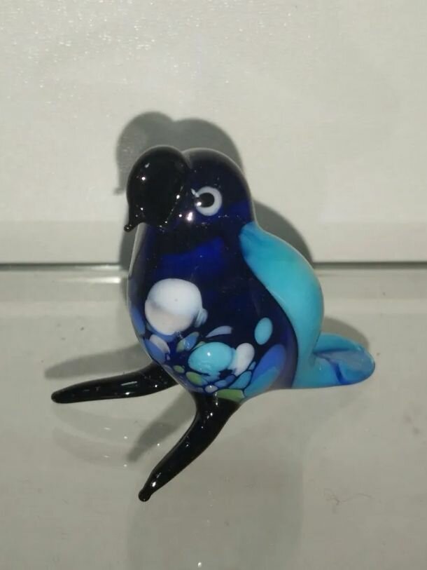 Стеклянная фигурка попугай