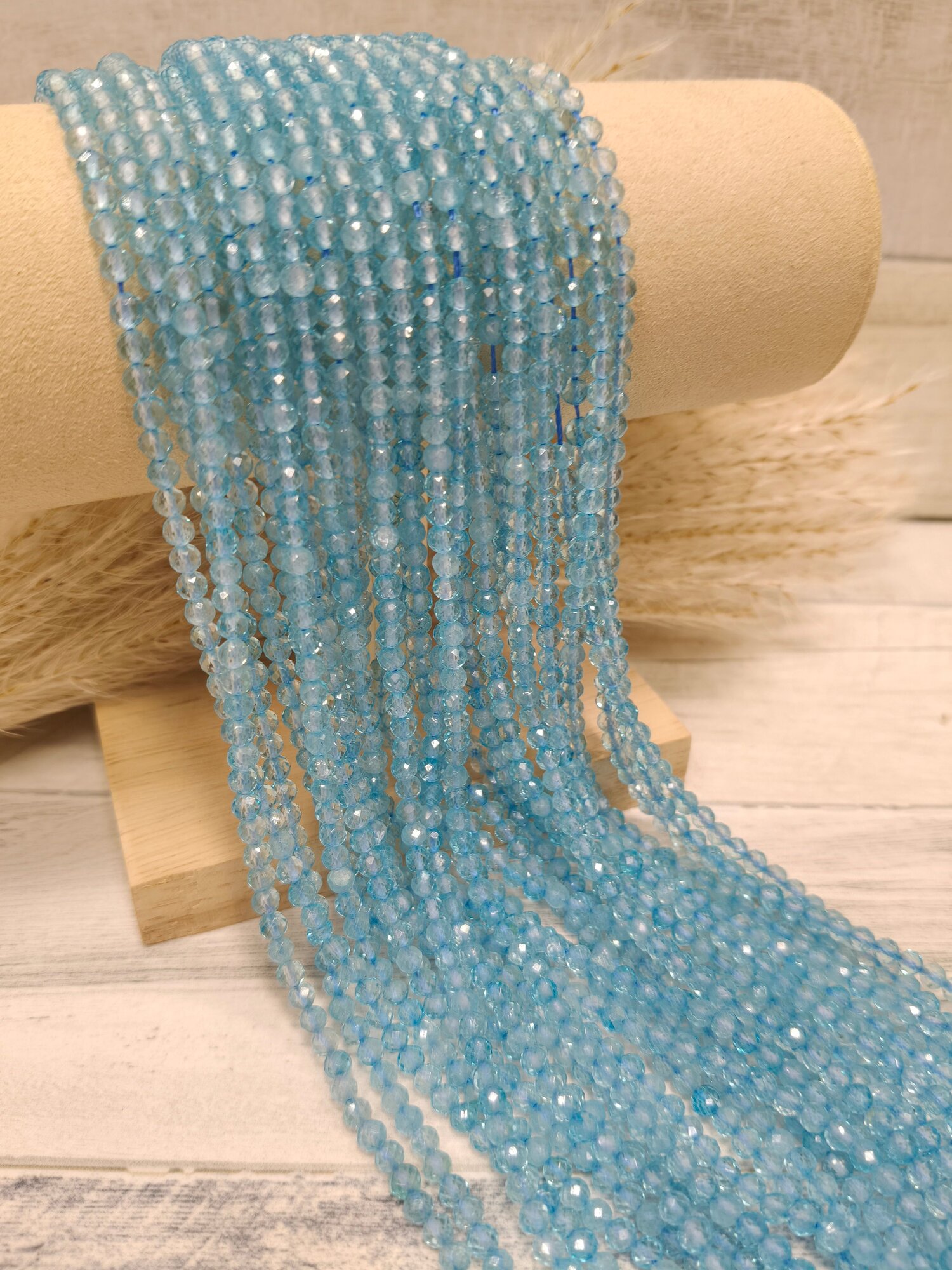 Бусины из натурального топаза для рукоделия А шар граненый 4 мм (нить 18 -19 см), Suntrim