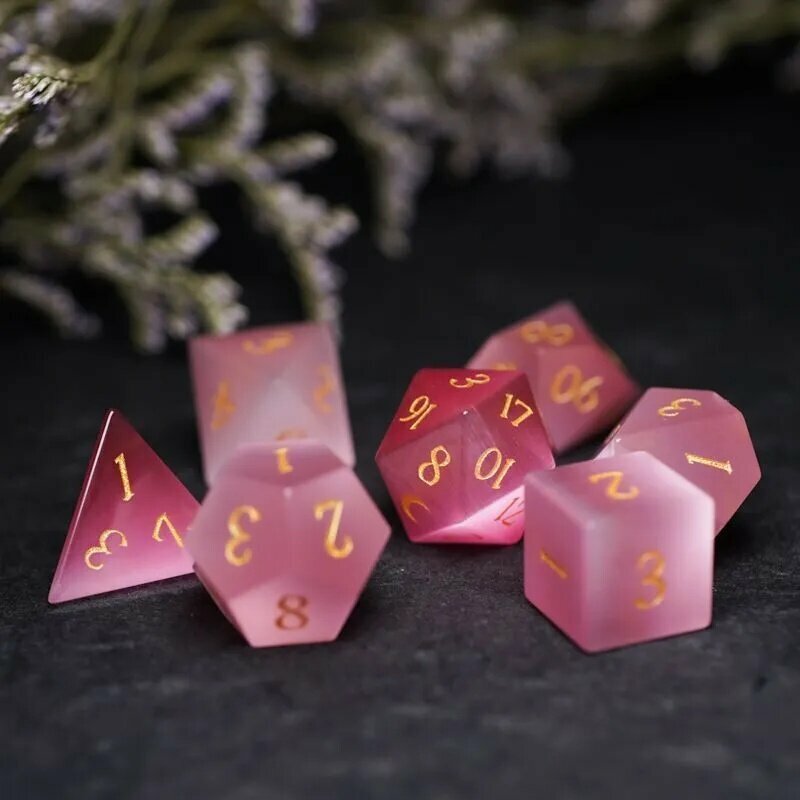Baldur's Gate 3, DnD dice, кости из натуральных драгоценных камней, игральные кости "Подземелья и драконы", природный камень, 7 штук, розовый кошачий глаз.