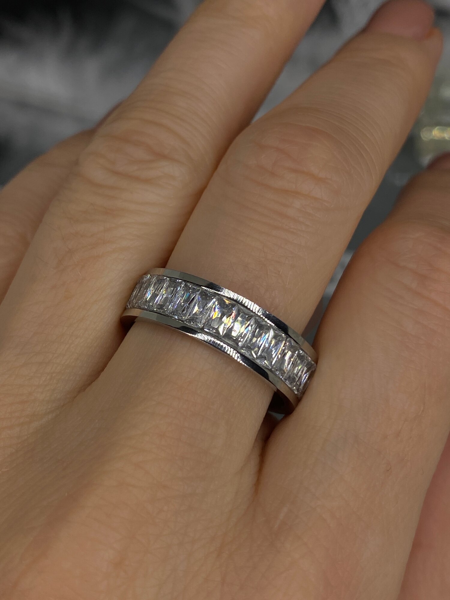 Кольцо, циркон