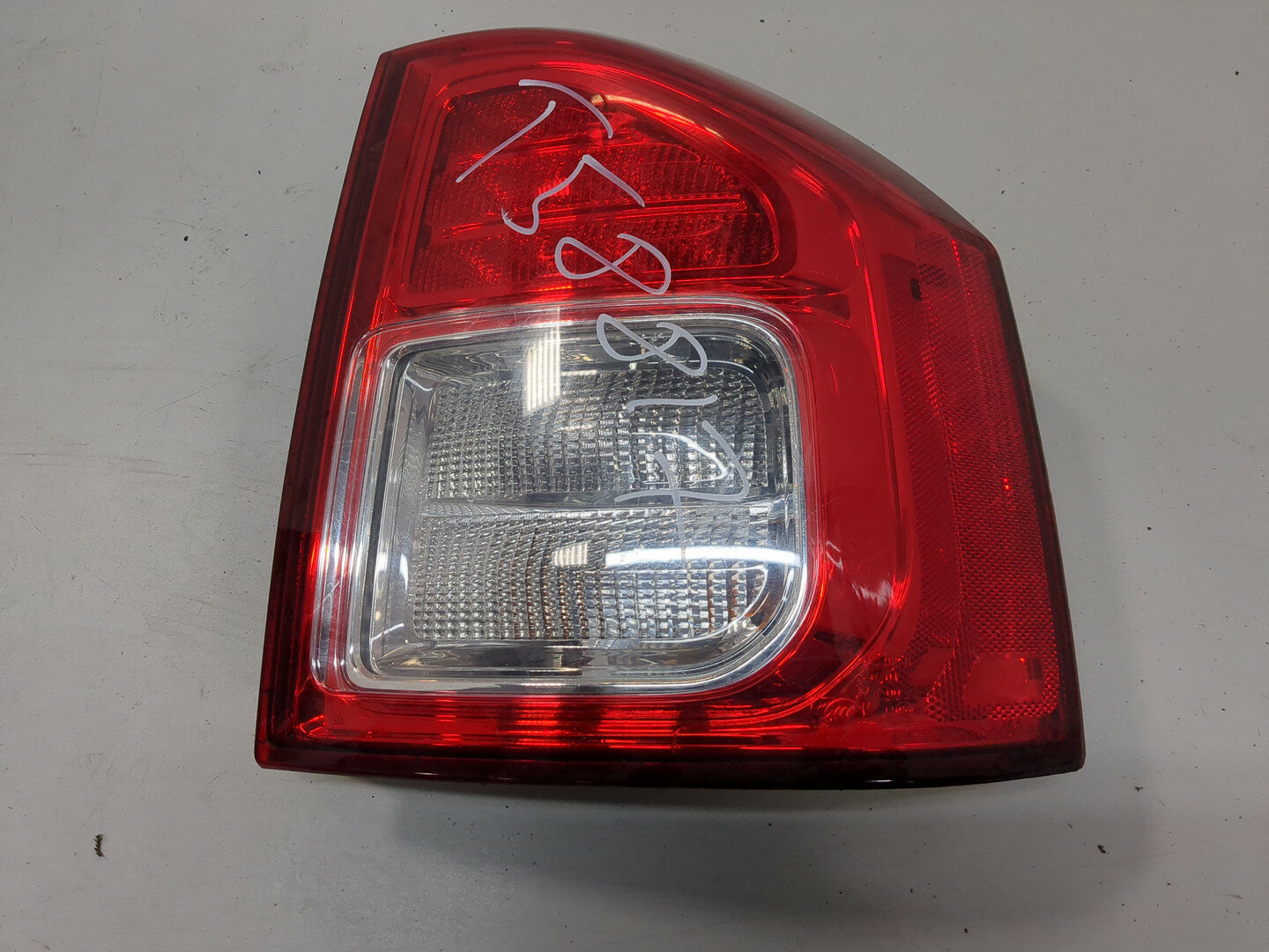 Фонарь (задний) правый Jeep Compass Б/У