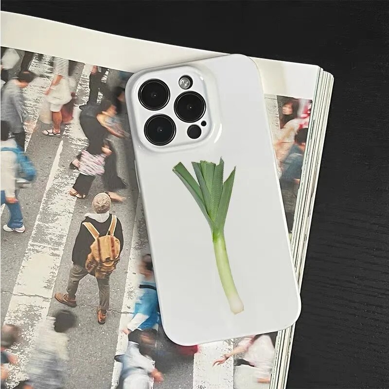 Белый чехол для iPhone 16 PRO с луком