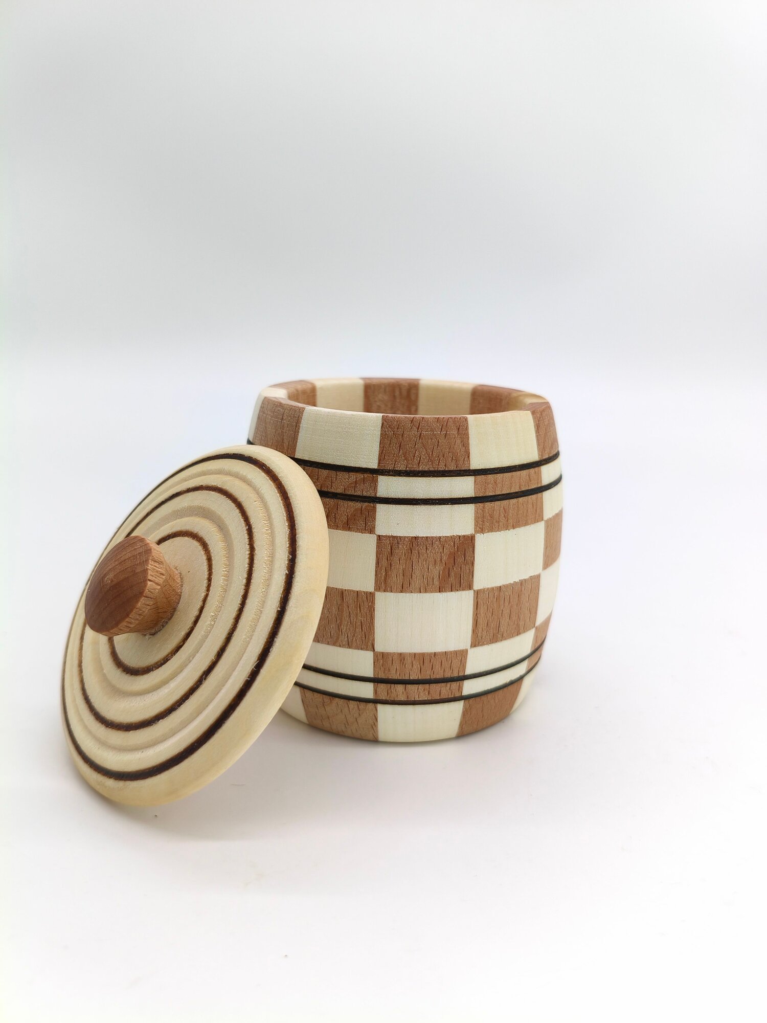 Боченок из натурального дерева с крышкой