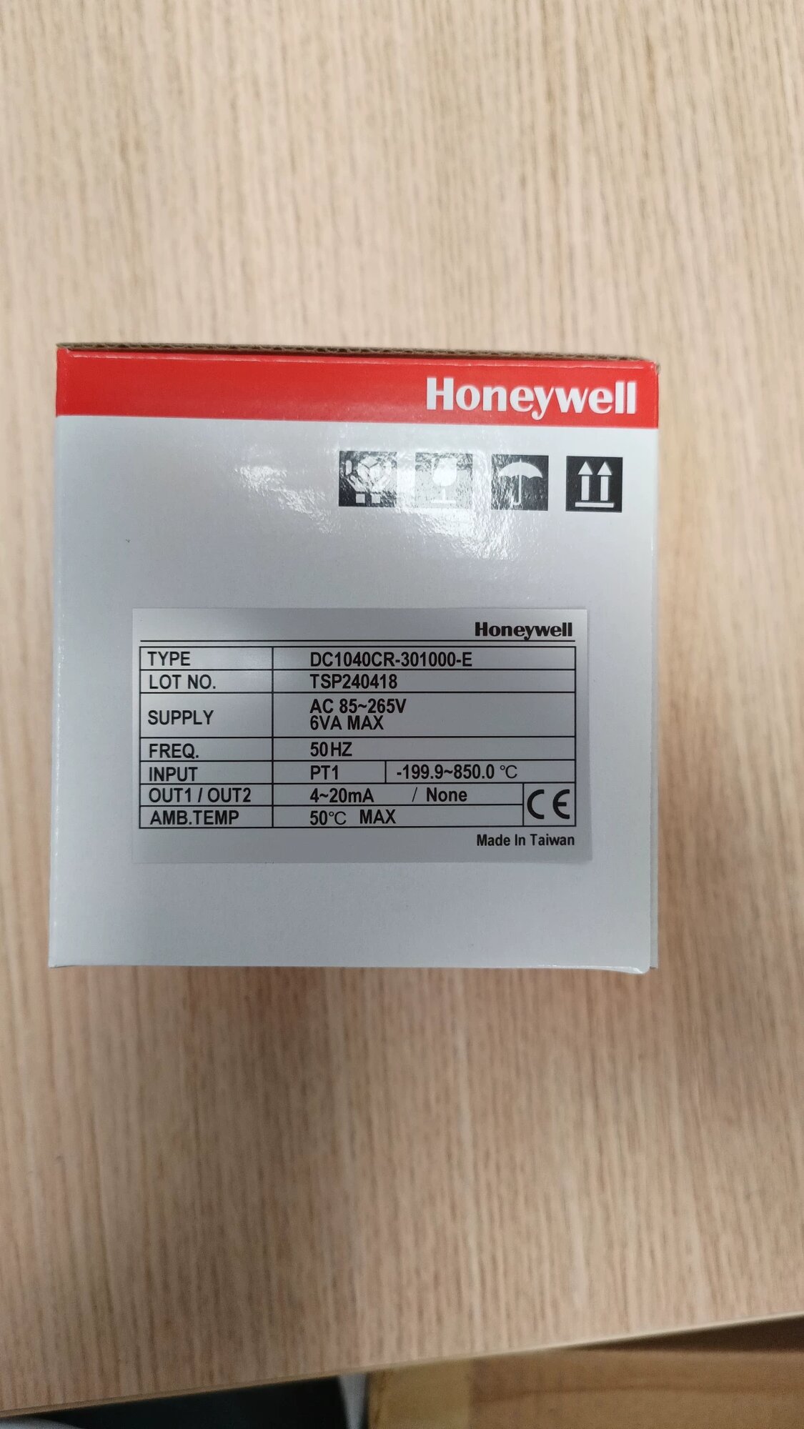 Термостат Honeywell DC1040CR с кодом B02000 для систем отопления - серия E