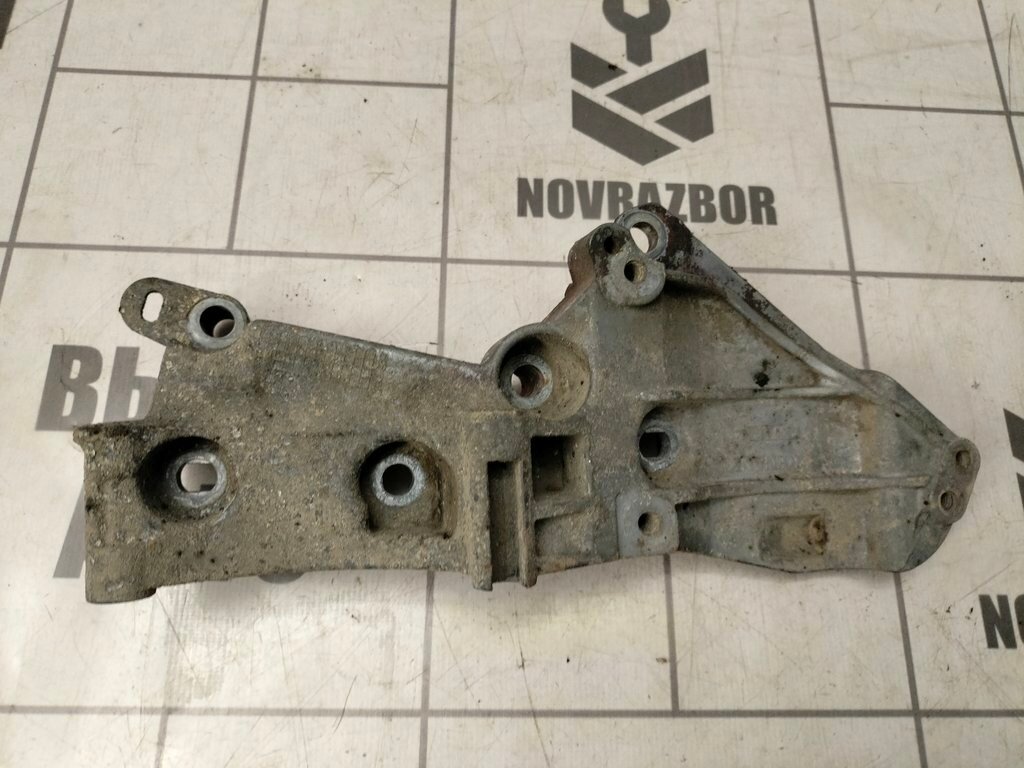 Кронштейн генератора Renault Megane 2 02-09
