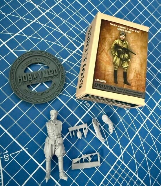 EM-35131 Фигурка для самостоятельной росписи 1:35 Soviet soldier at rest . WW2 . ( 1943 - 1945 )