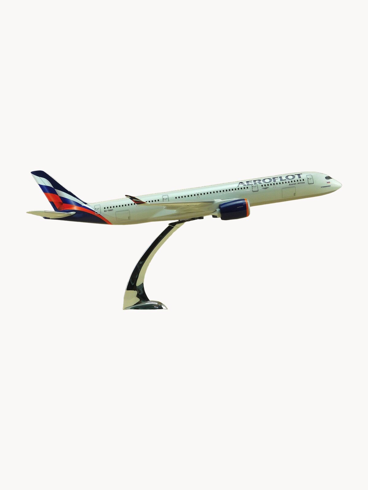 Самолет Airbus A350-900 (Аэрофлот) (П. Чайковский) [Готовая модель] (1:144) [RA-73157]