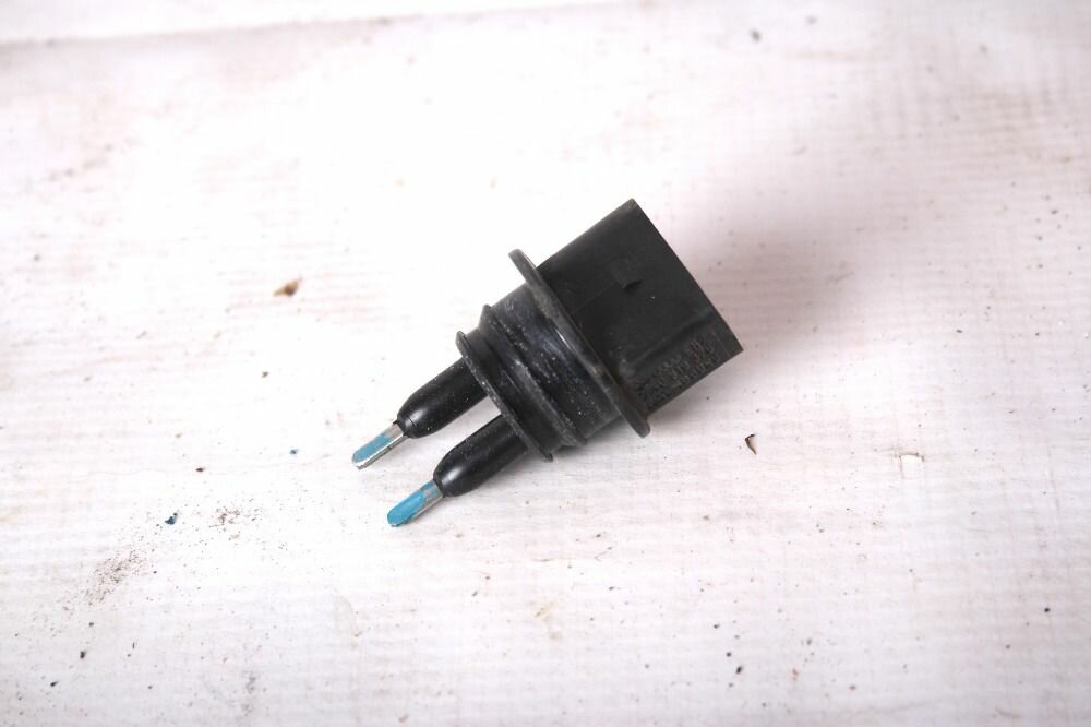 Датчик уровня в бачок омывателя Skoda Octavia II