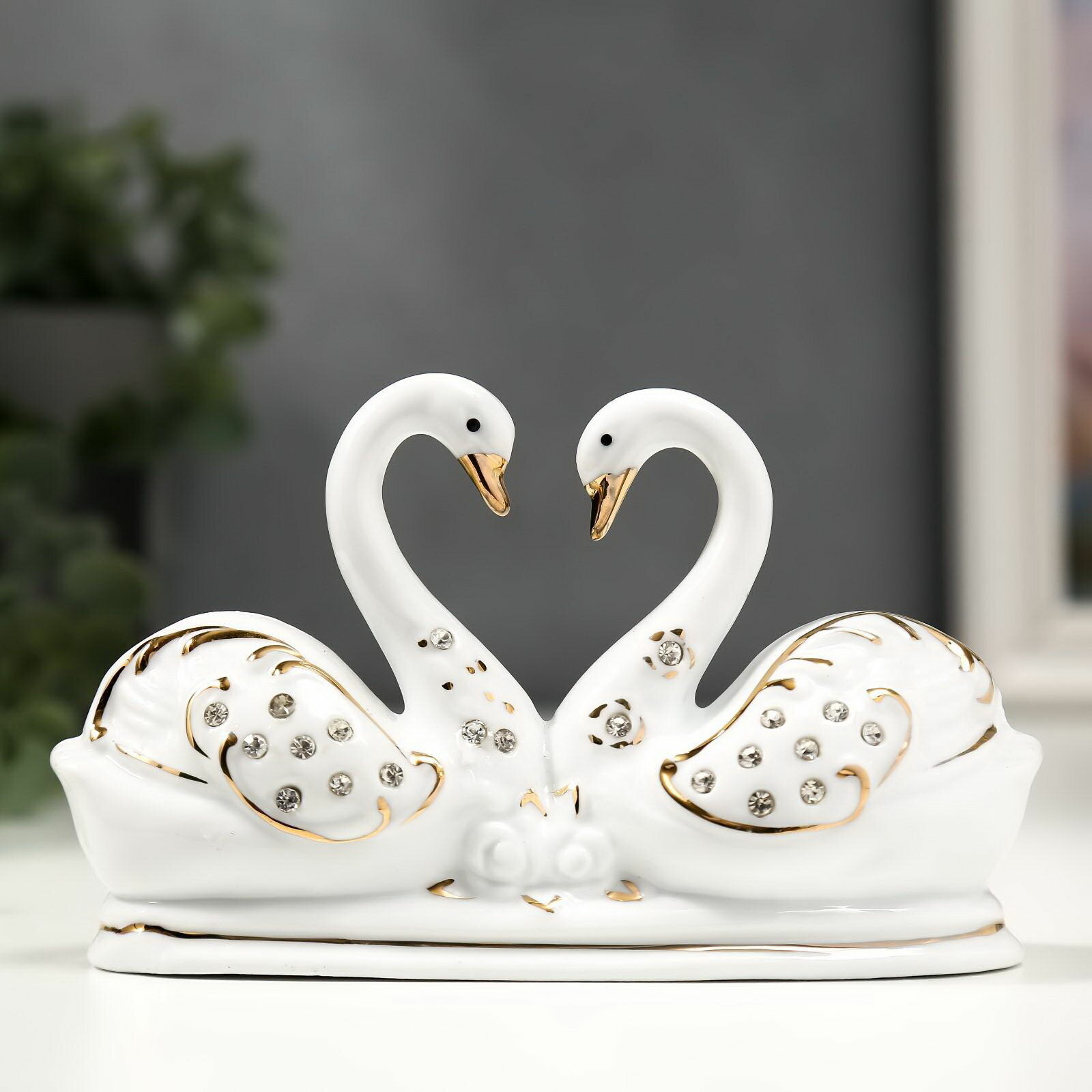 Фигурка керамика "Два белых лебедя в пруду", с золотом, стразы, 14 см