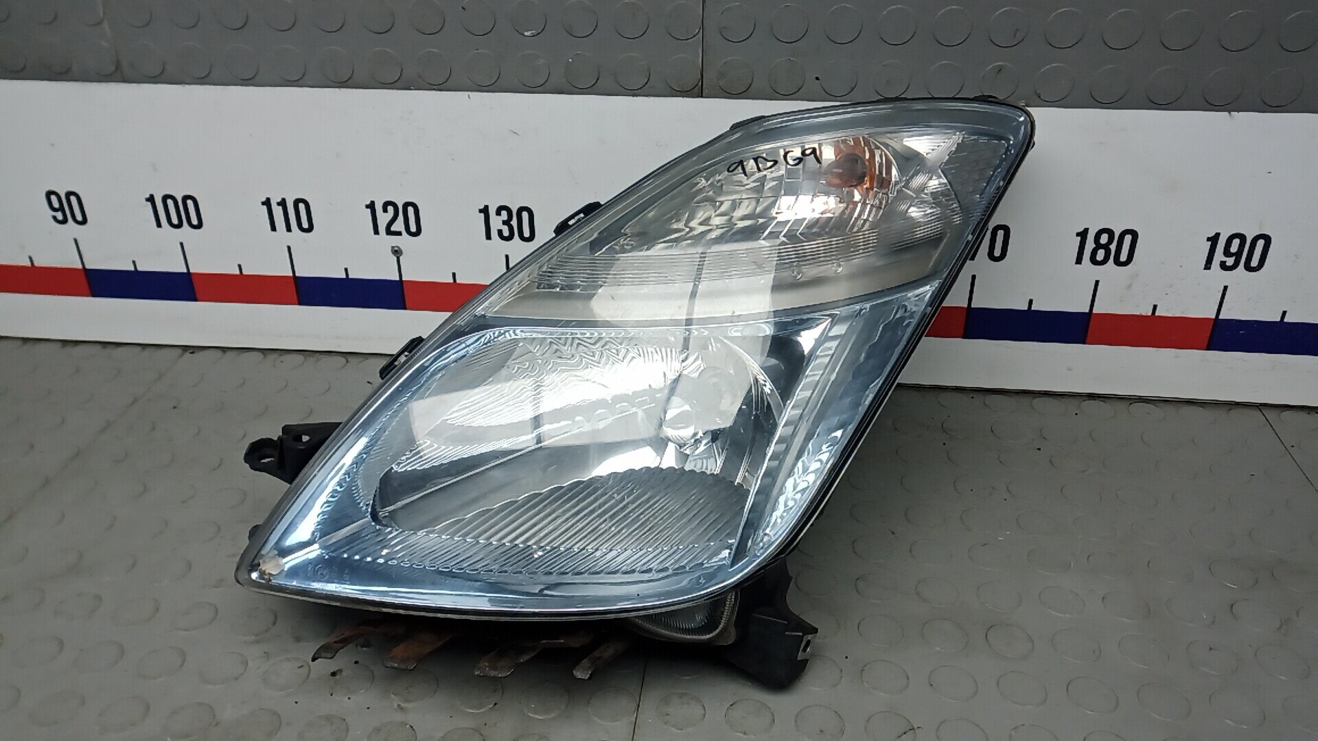 Фара левая TOYOTA PRIUS XW20