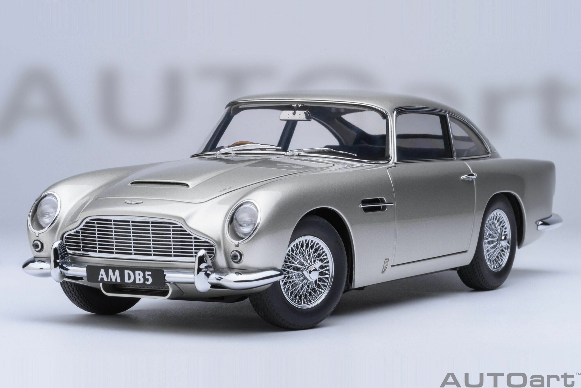 Машинка AUTOart 1:18 Астон Мартин DB5 007 Версия для фильма Модель автомобиля