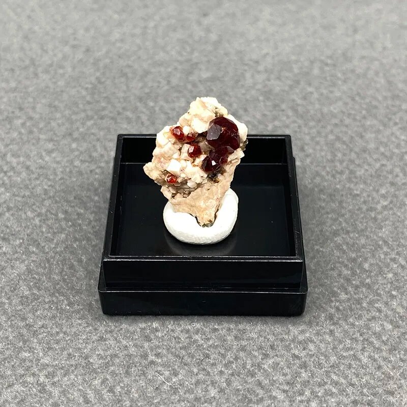 Необработанный гранат WETFGTNM 7