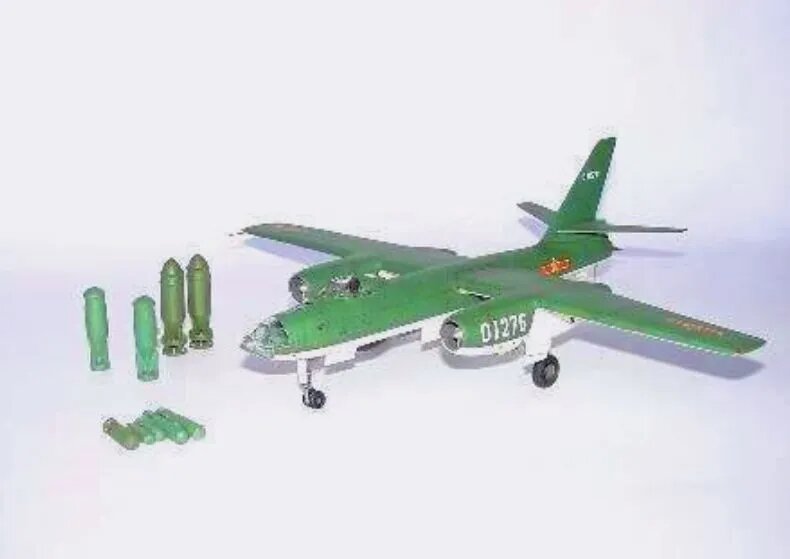 Trumpeter 1/72 Ильюшин Ил-28 Бигль Самолеты, 300 деталей, длина 30 см, арт. 01604