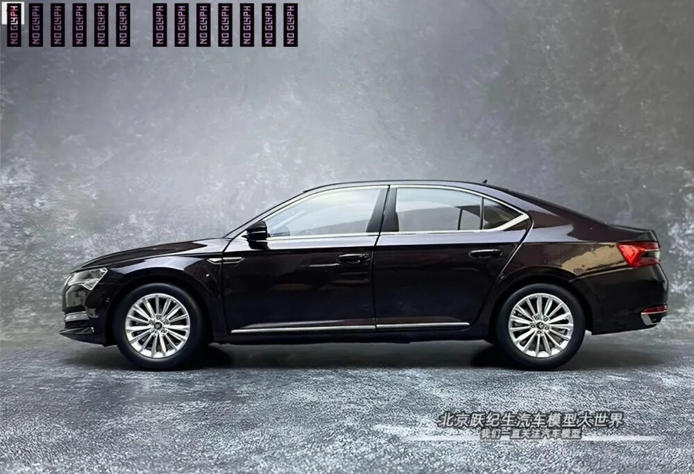 Skoda Superb 1:18 Подарочная упаковка Коллекционная модель машины металл/пластик — фото 1