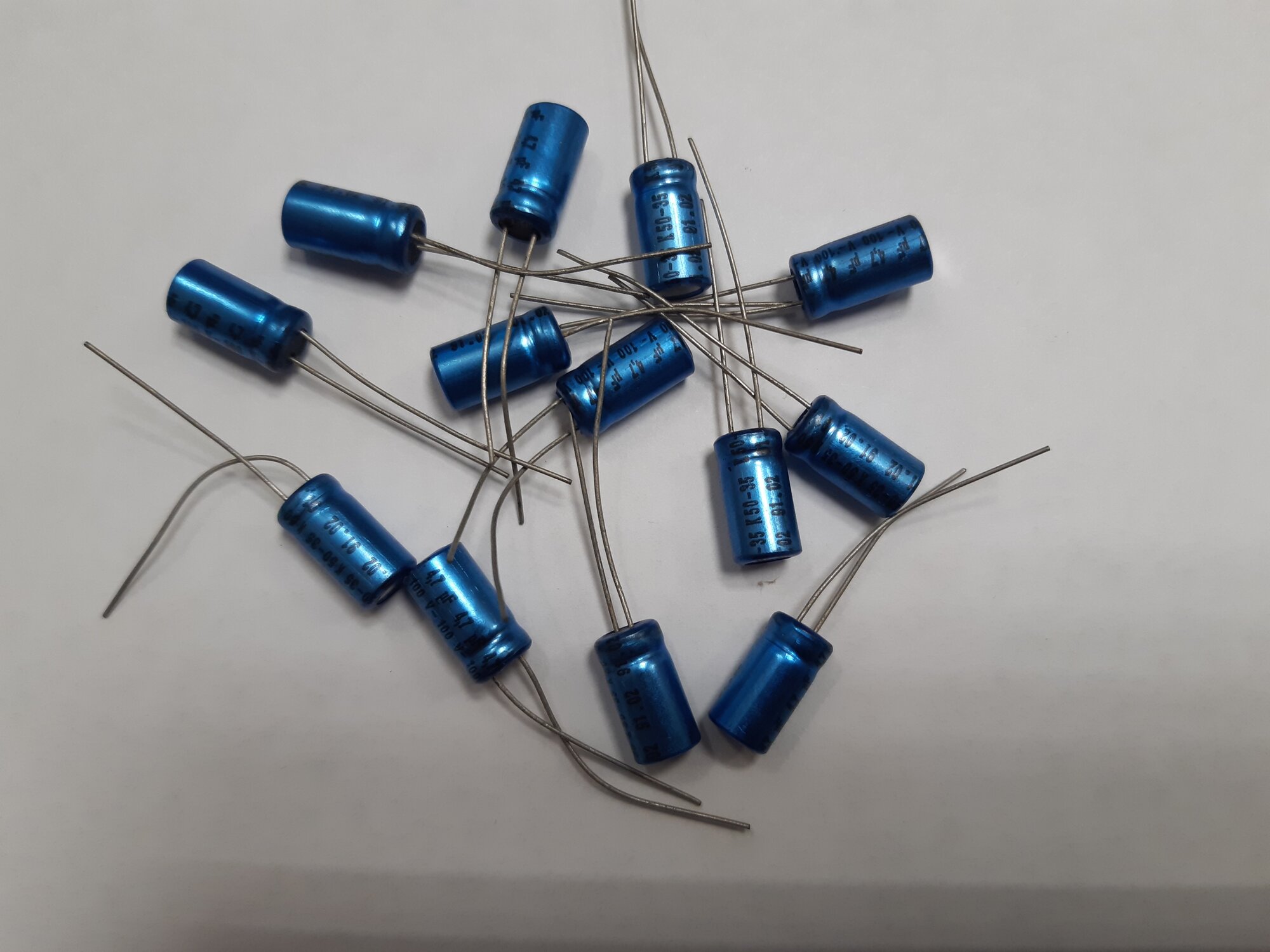 Конденсатор К50-35 100V 4.7mF (комплект 5 штук)