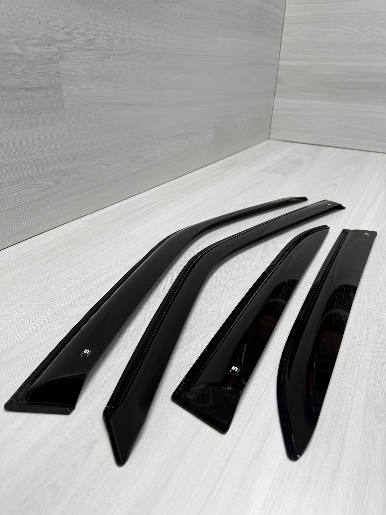 Дефлекторы (ветровики) окон для BMW 5 E34(БМВ Е34)