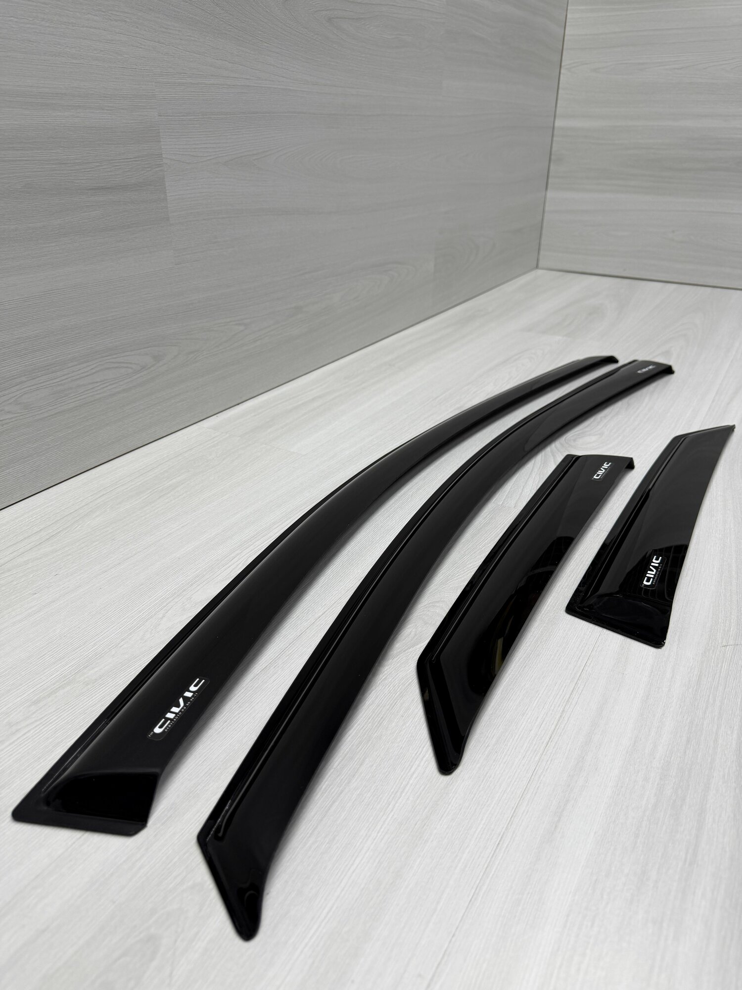 Дефлекторы окон на Honda Civic 8 2006-2011 5 дверей хетчбек (Хонда Цивик)