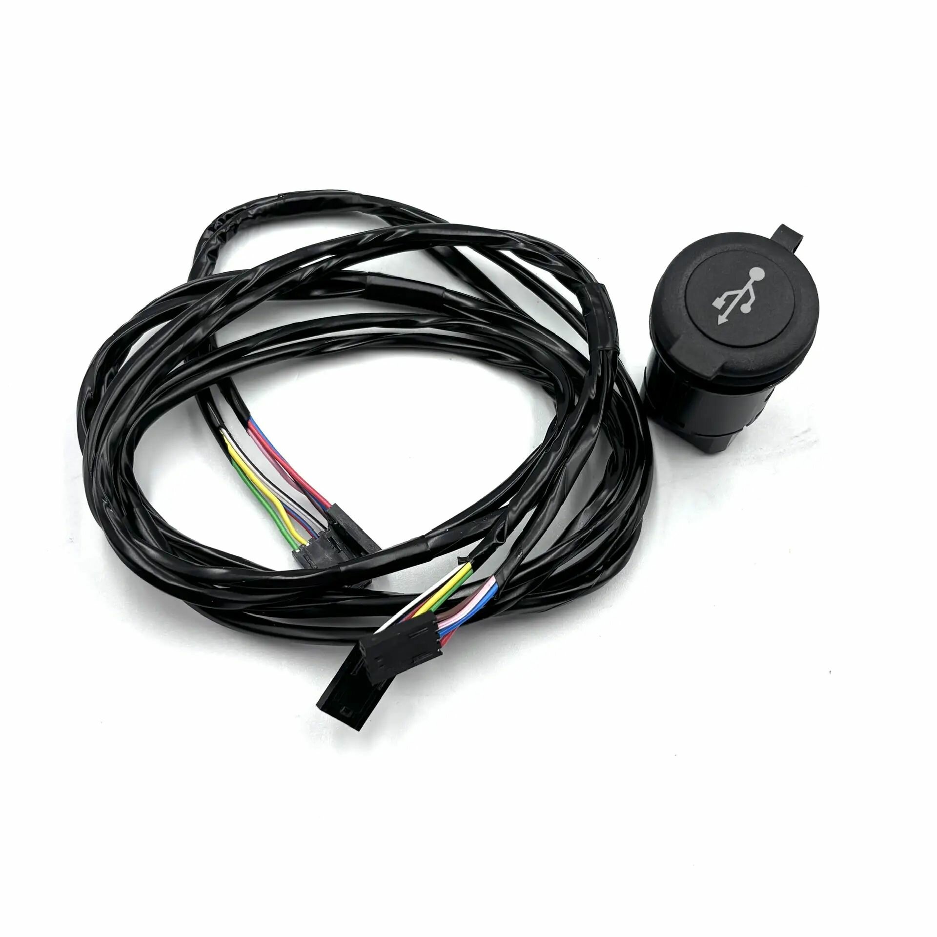 Гнездо, розетка УСБ (USB) AUX с проводкой 8450030227 Lada Vesta и Lada Xray.