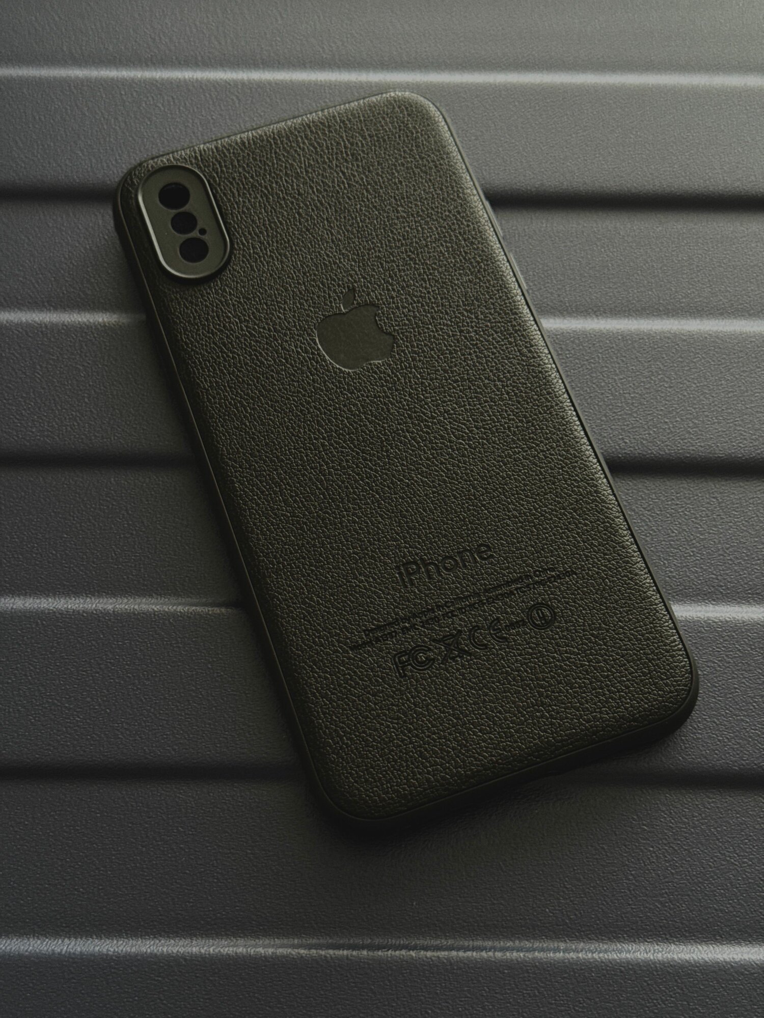 Чехол для iPhone X/XS/ Чехол на Айфон Х/ ХС, Premium тесненная кожа, плотный, противоударный