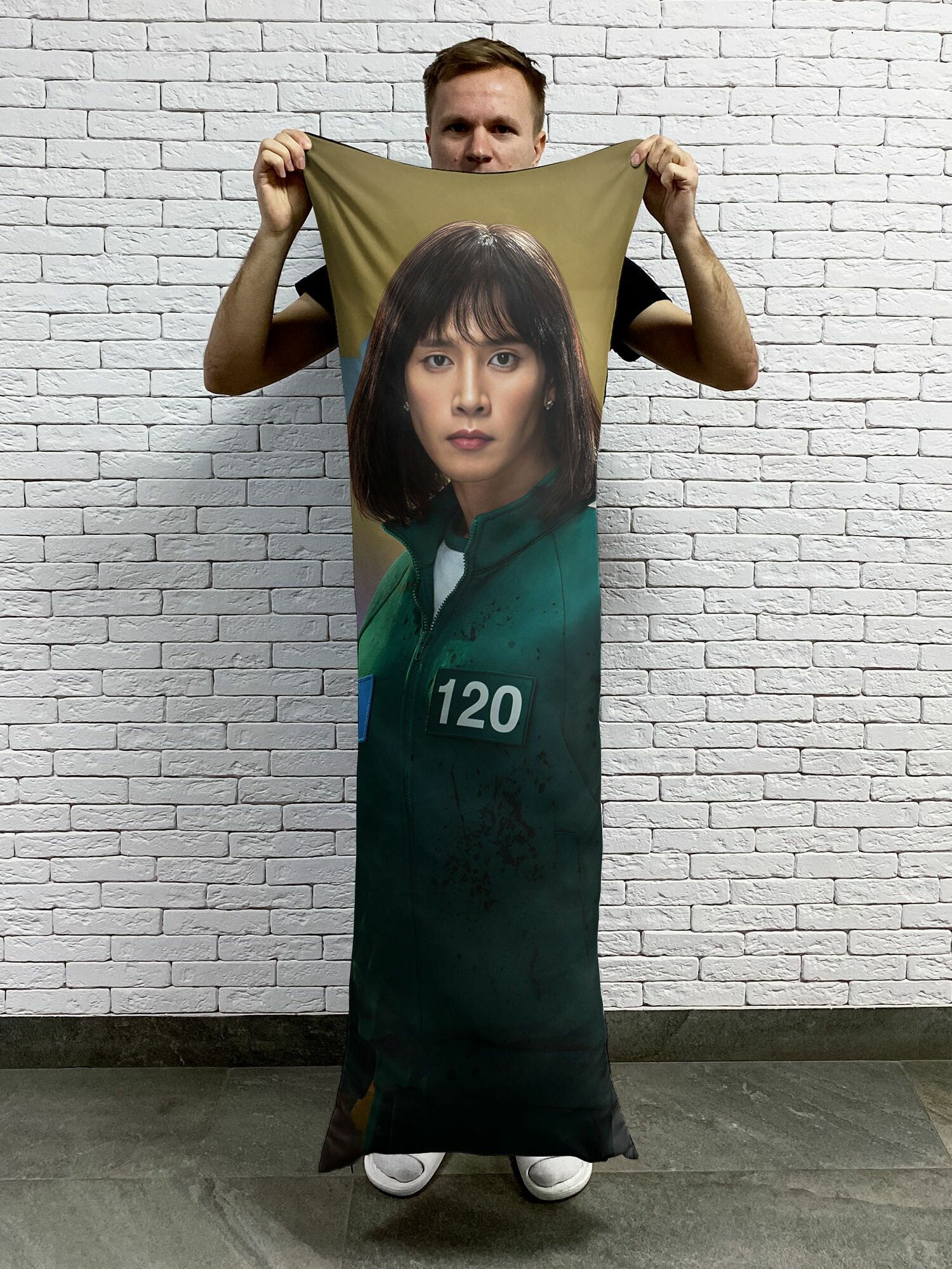 Подушка дакимакура Чо Хён Джу Игрок 120 "Игра в кальмара" 50x150 см