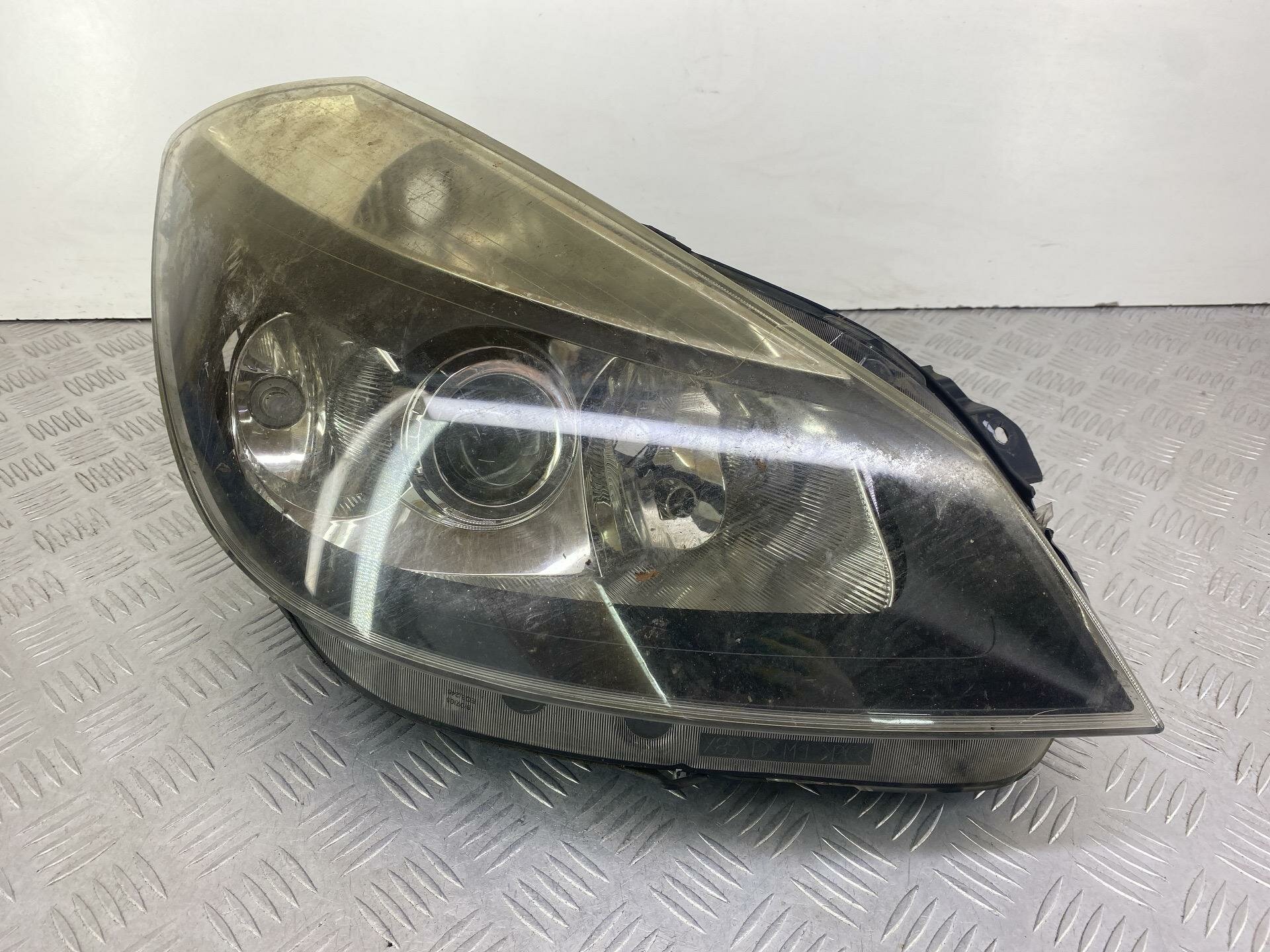 Фара правая Renault Clio 3 2005 8200261612
