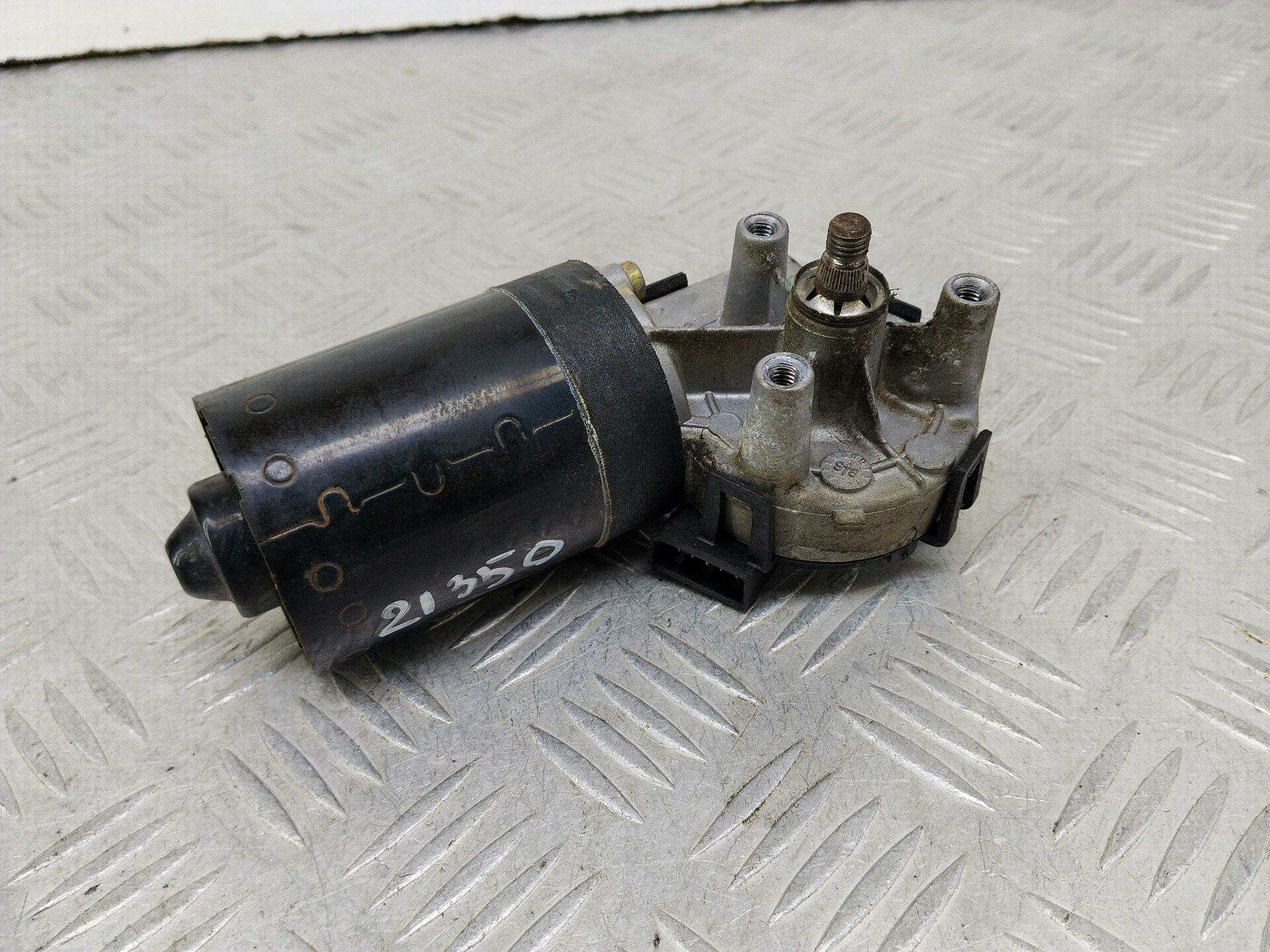 Моторчик трапеции дворников (стеклоочистителя) Volkswagen Golf 3 1999 1H1955113B