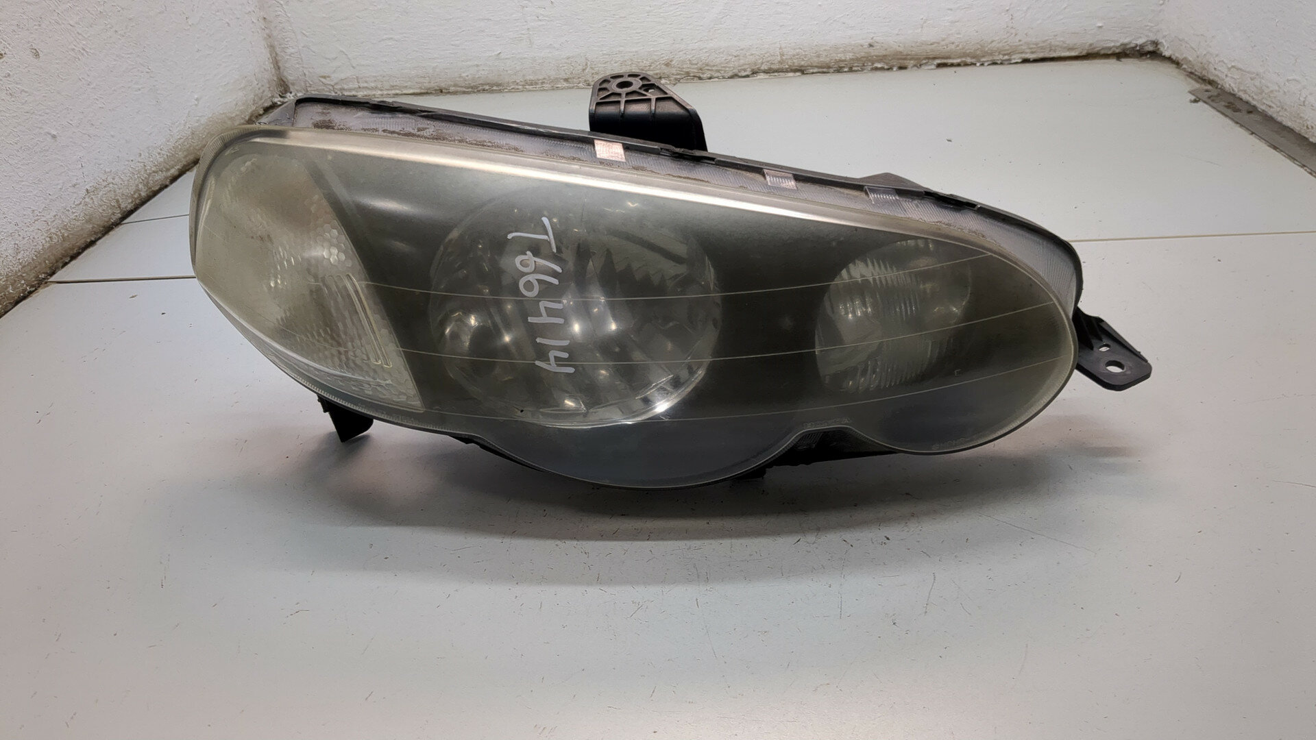 Фара (передняя) правая Honda HRV Б/У