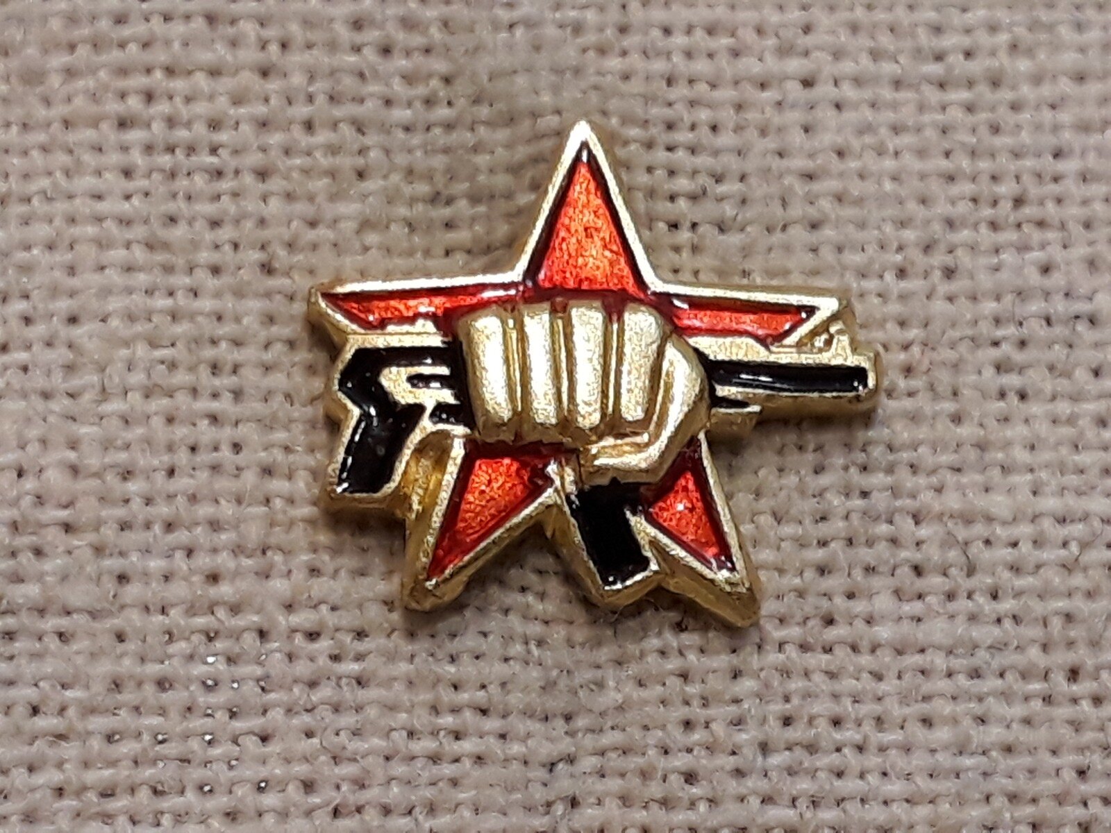 Тяжелый знак фрачник Спецназ кулак с автоматом