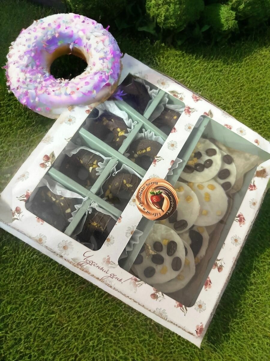 Шоколадный набор "Пончики Медианты", из темного и белого шоколада, сублимированное манго, 232 г