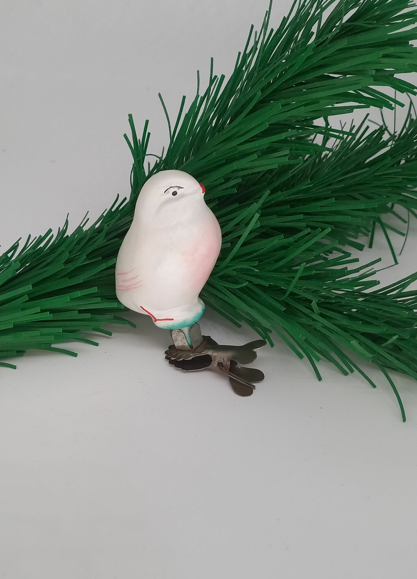 Винтажная советская стеклянная елочная игрушка на прищепке "Птичка". СССР.