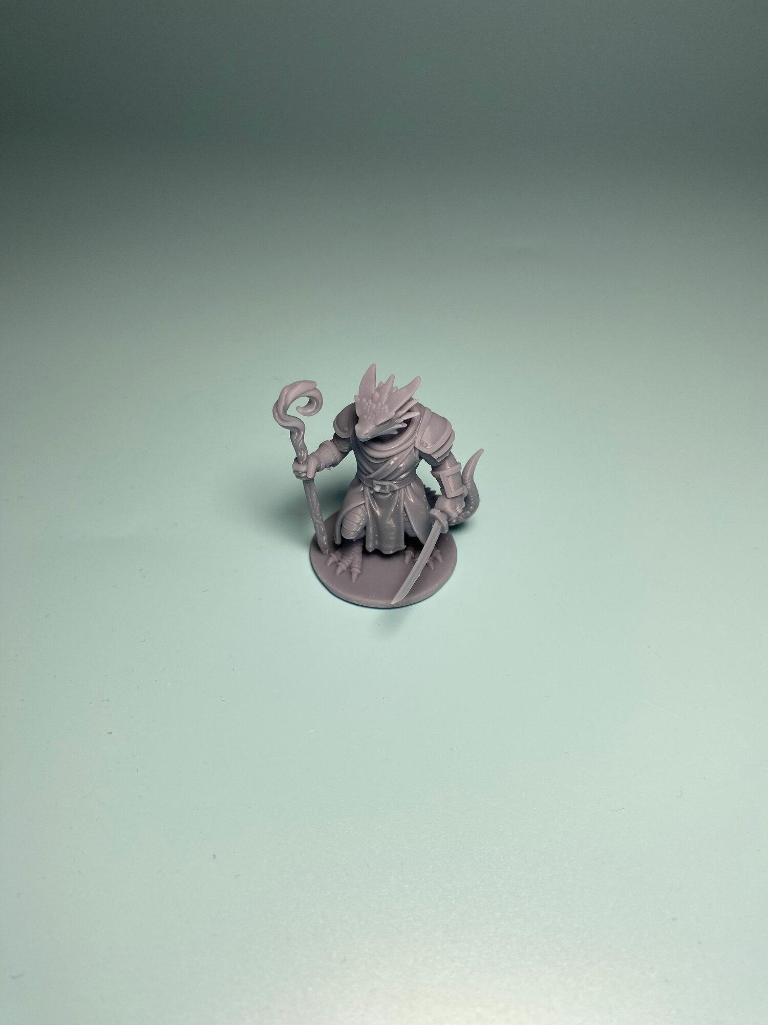 Миниатюра для покраски: Драконорожденный Чародей (Dragonborn Sorcerer), D&D Pathfinder , 4.5 см