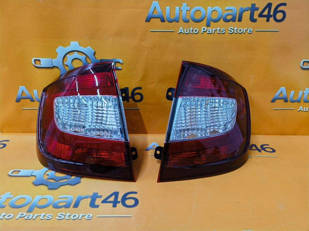 Фонари задние комплект 2 штуки правый и левый темно красные Шкода Рапид, Skoda Rapid 2012-2020. Аналог