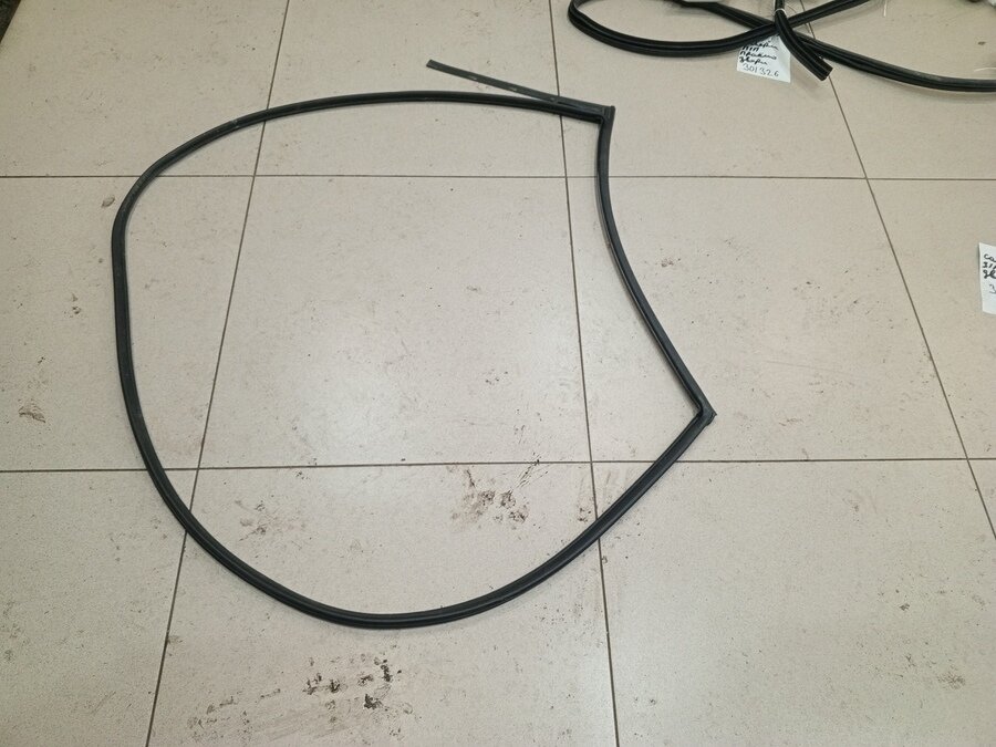 Уплотнитель двери задней правой от Hyundai Solaris 2010-2017