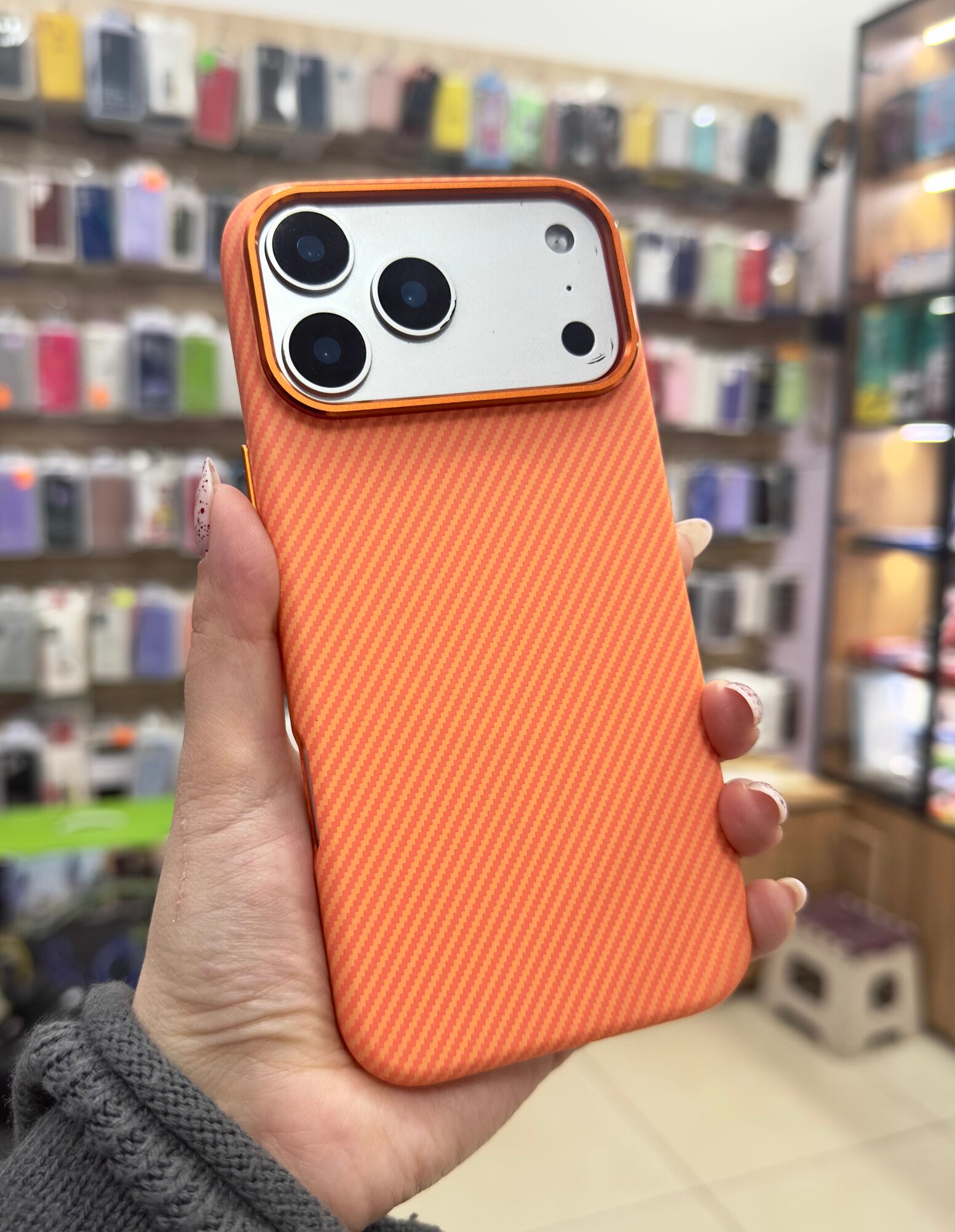 Чехол для iPhone 17 Pro Max с текстурой под карбон с поддержкой MagSafe / Чехол Luxo Mosbros для Айфона 17 про макс