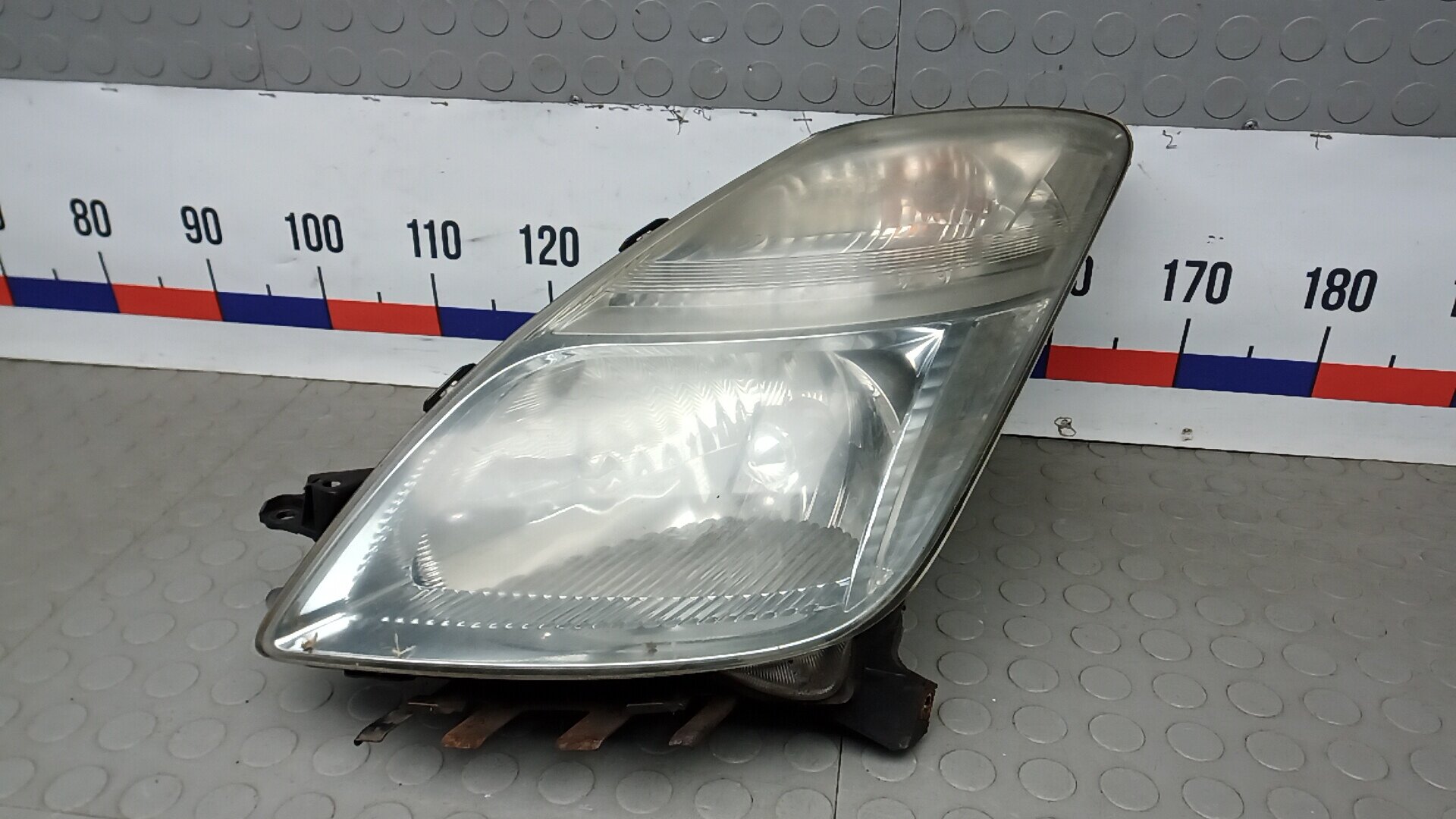 Фара левая TOYOTA PRIUS XW20