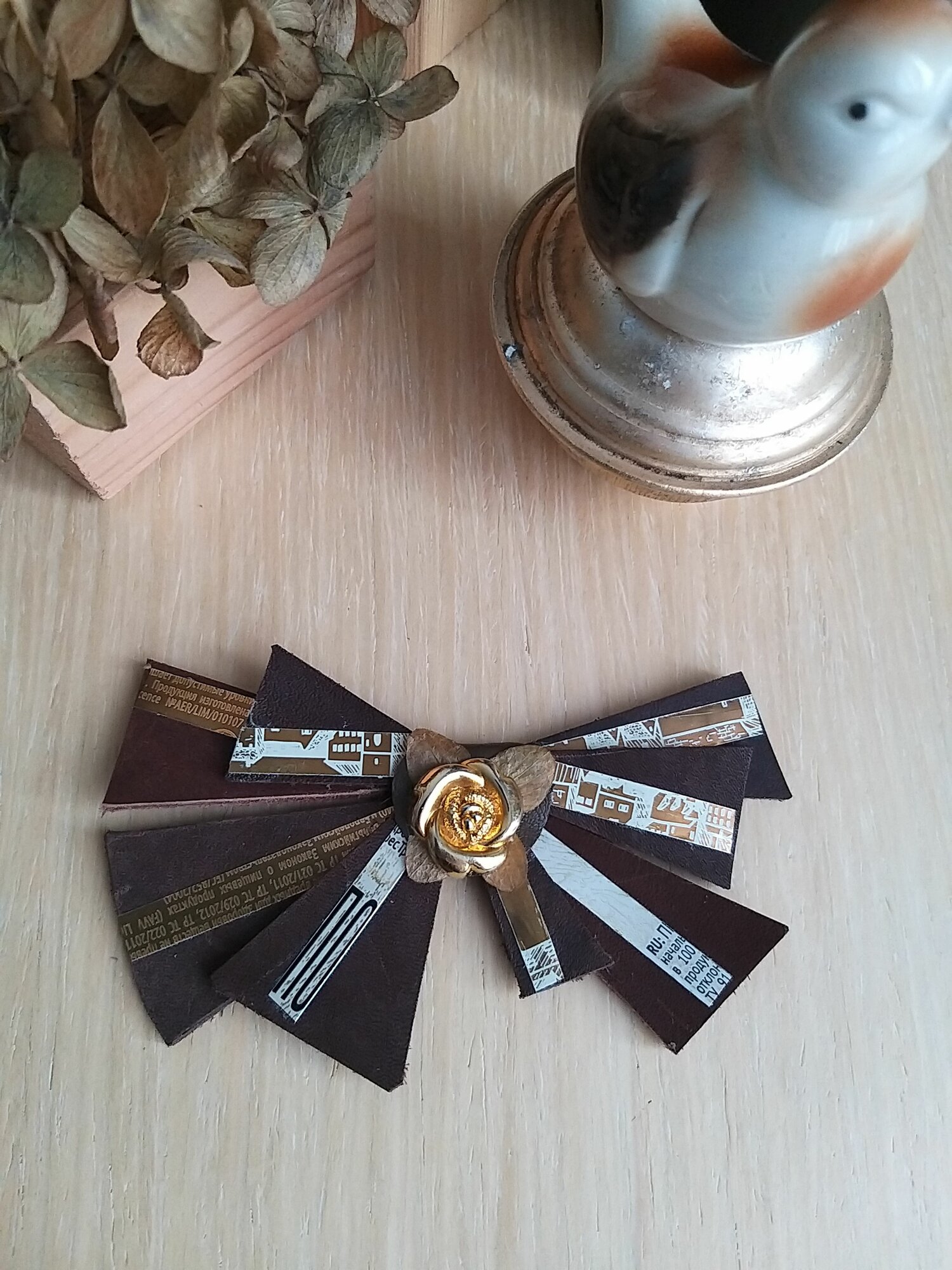 Бантик кожаный - брошь, бабочка, заколка, украшение для блузы, рубашки